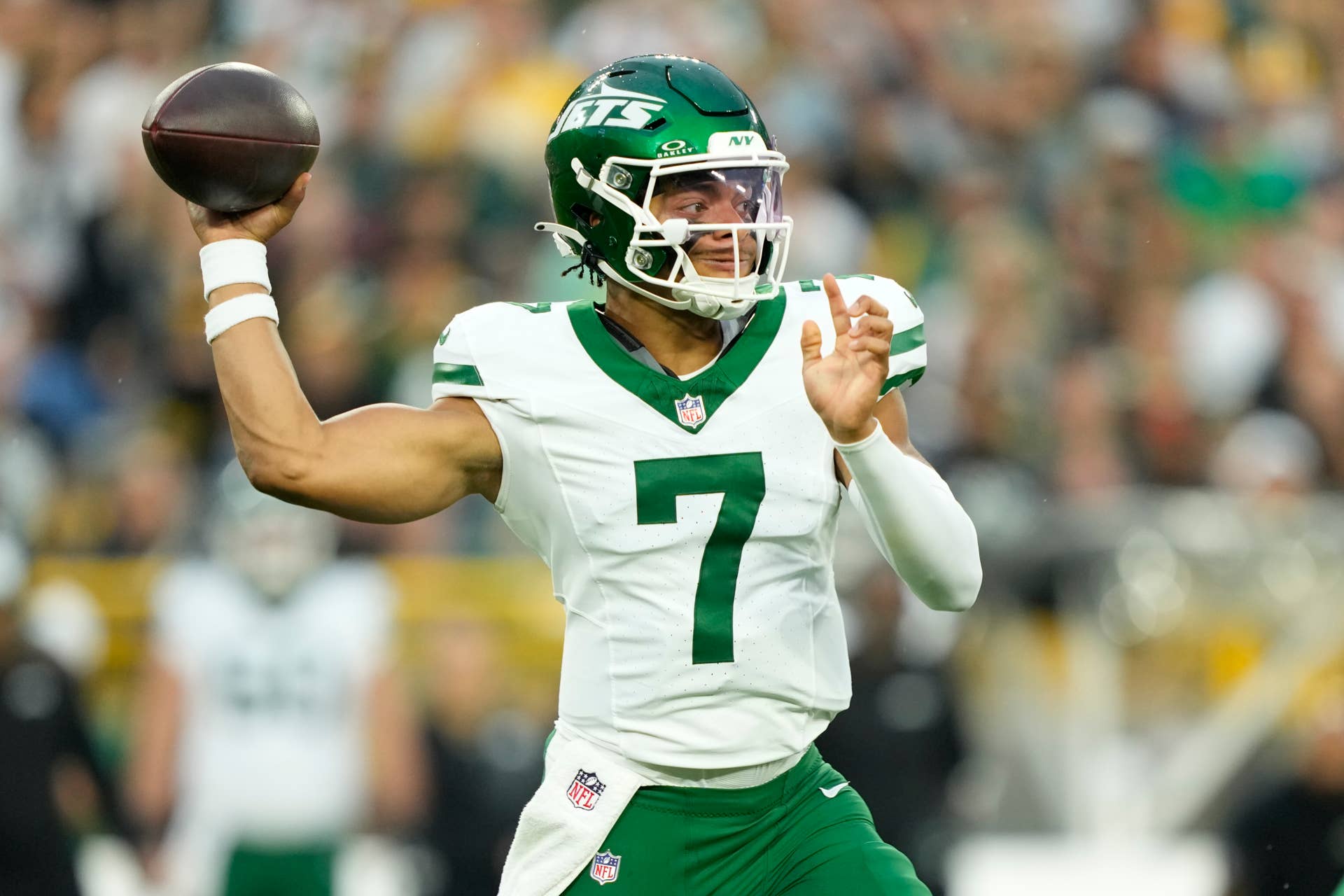 NFL Fans In Agreement On Jets Quarterback Justin Fields - The Spun