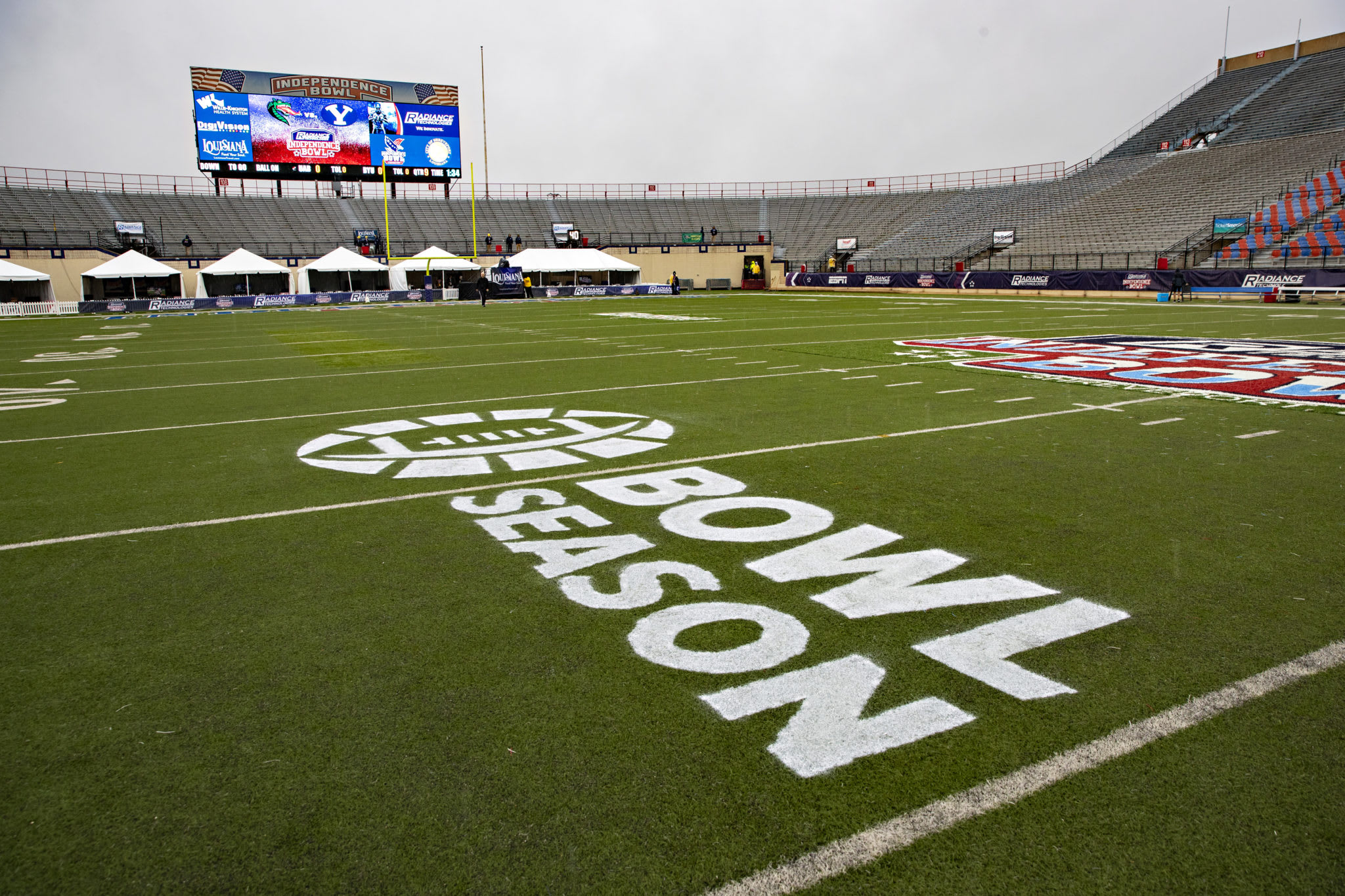 College Football Team Forced To Withdraw From Bowl Game - The Spun