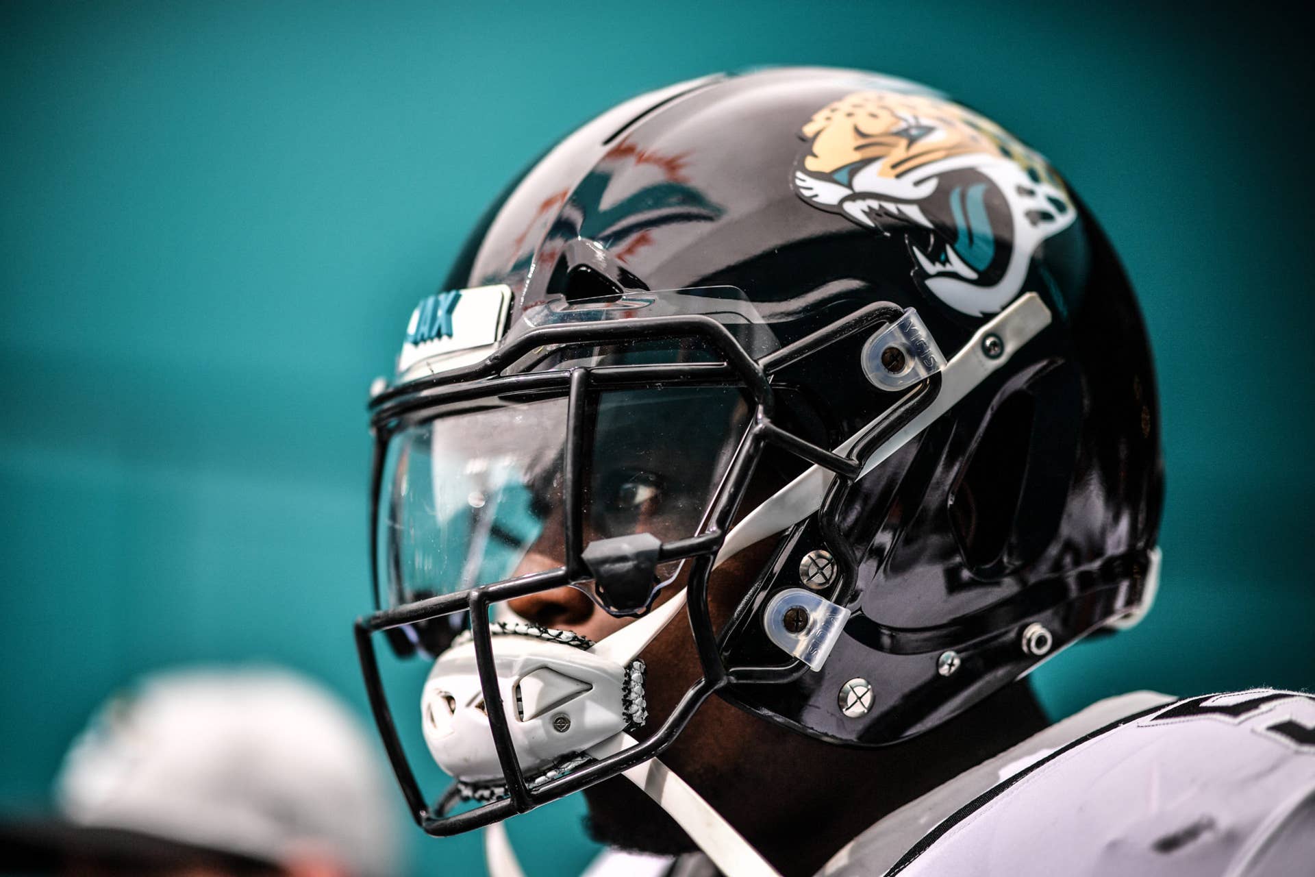 Troubling Details Emerge After Jaguars LB Telvin Smith's Arrest - The Spun