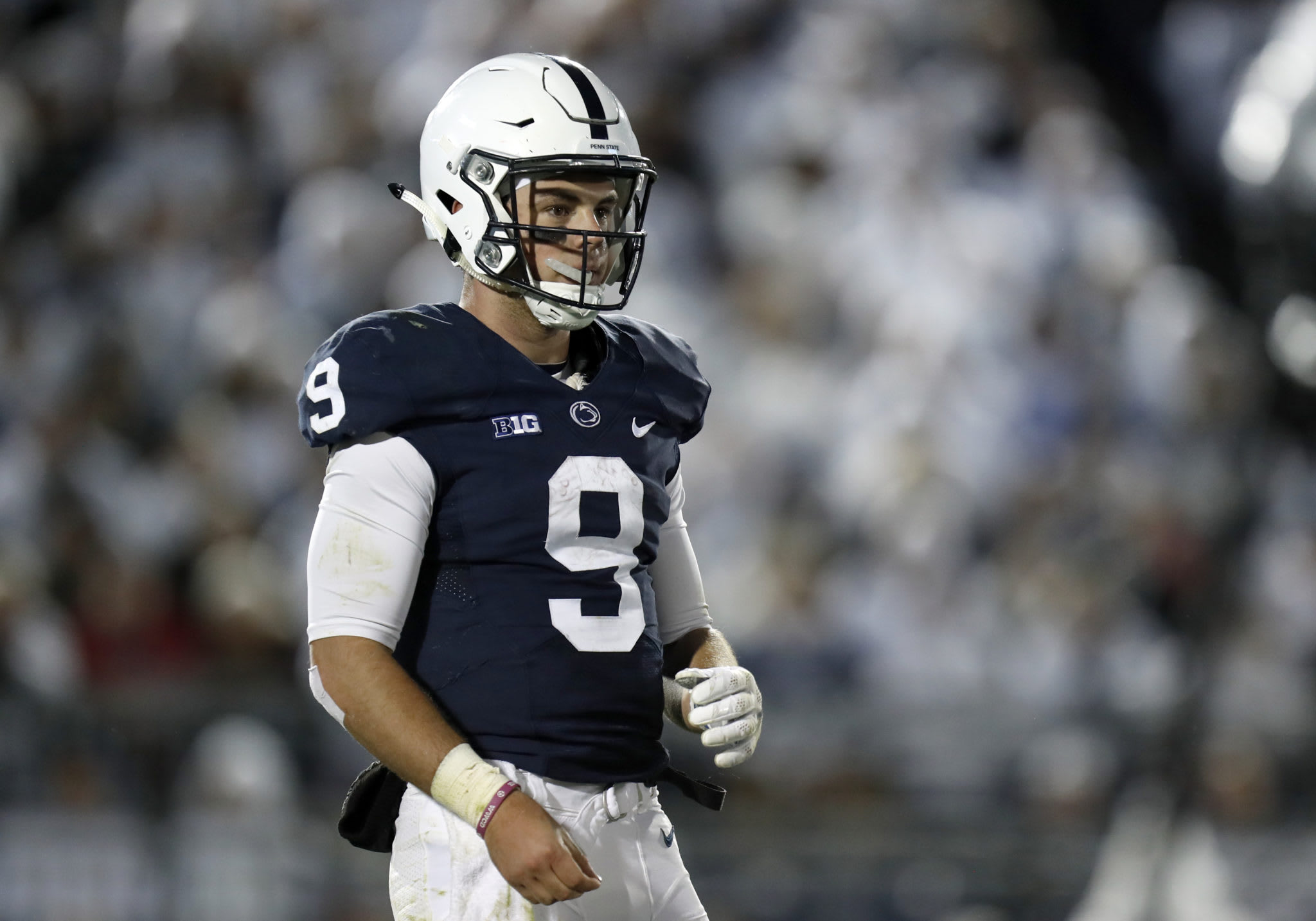 College Football Quarterbacks: Big Ten Rankings Per Athlon - The Spun