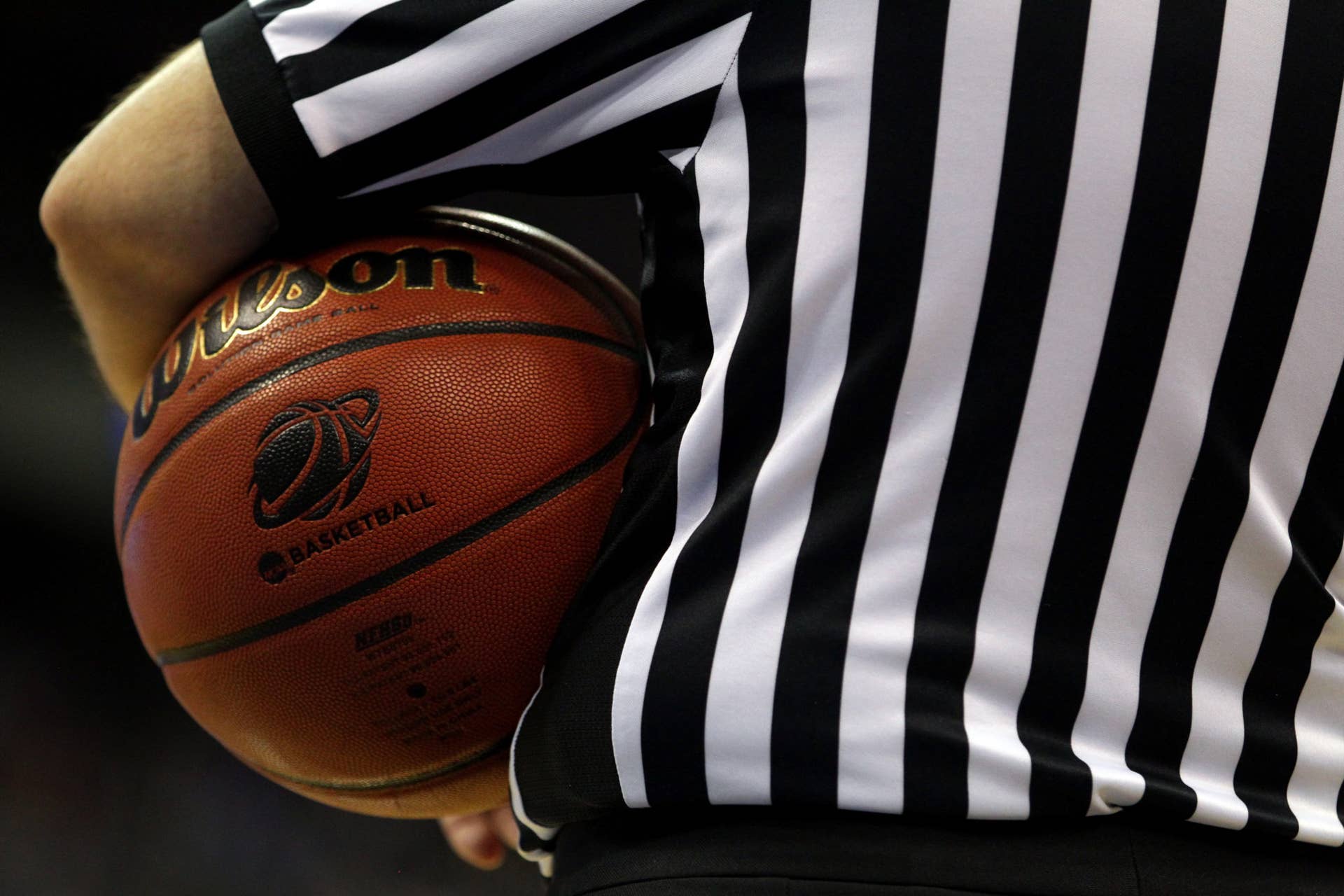Video: College Basketball Referee Goes Viral During NCAA Tournament ...