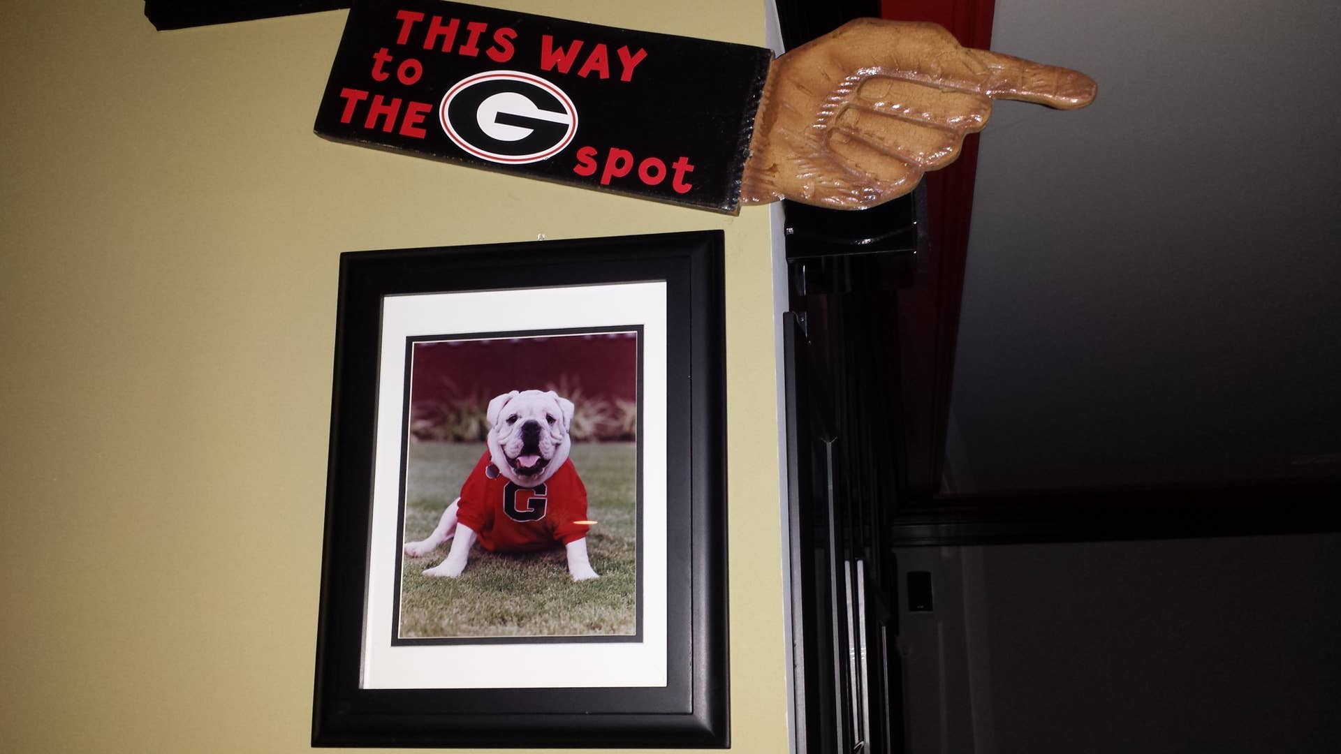 Photos: Georgia Fan Has One Of The Most Amazing Man Caves We've Ever ...