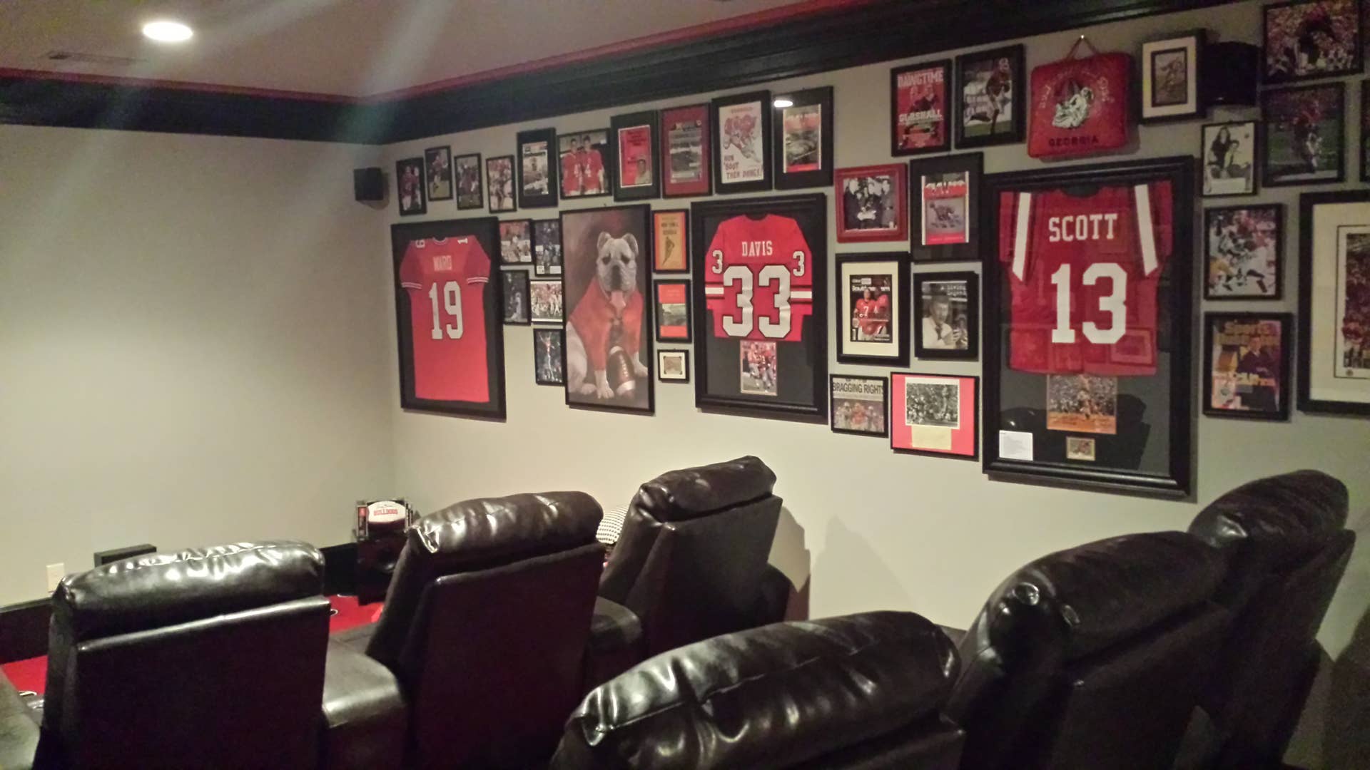 Photos: Georgia Fan Has One Of The Most Amazing Man Caves We've Ever ...