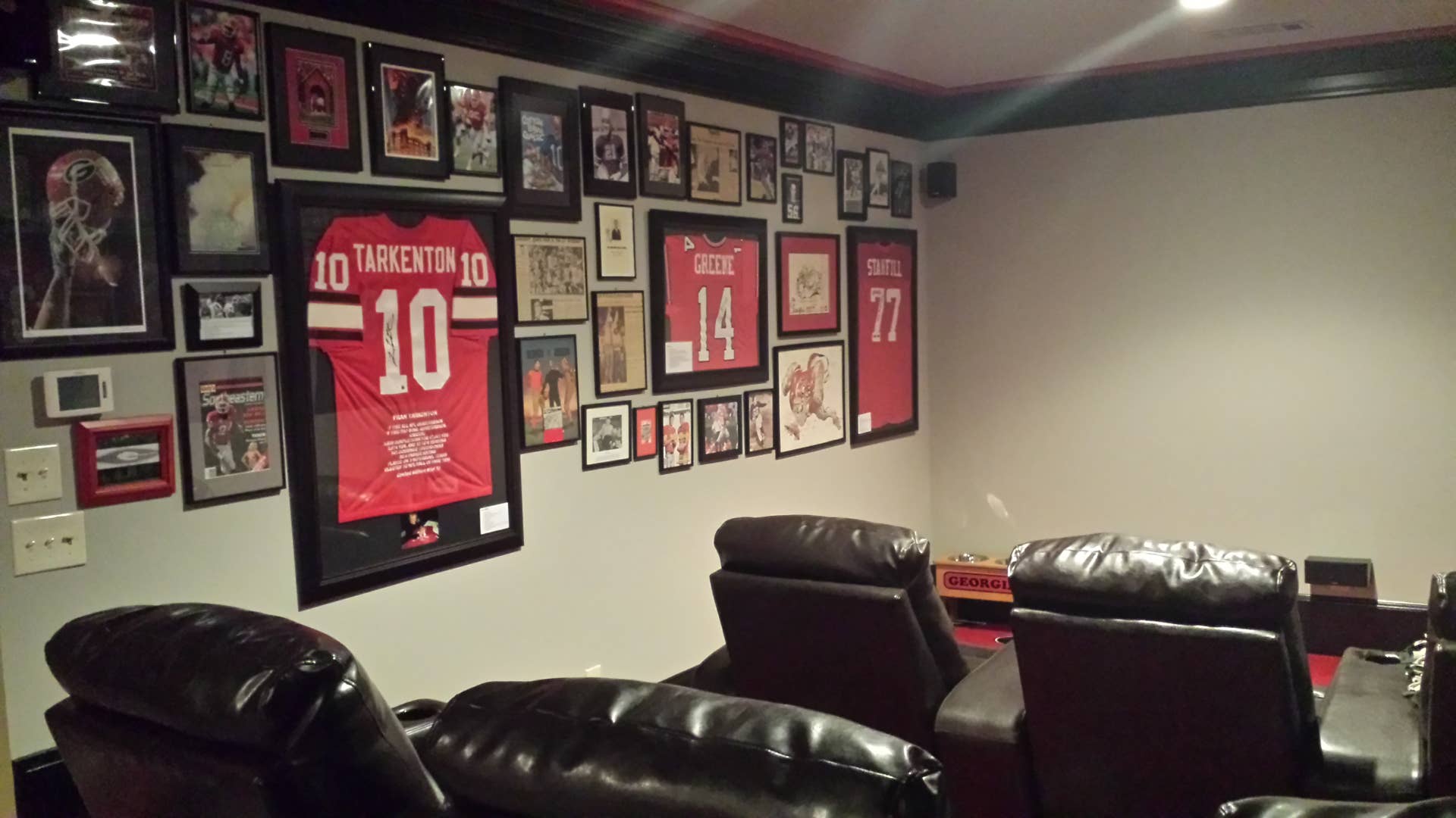 Photos: Georgia Fan Has One Of The Most Amazing Man Caves We've Ever ...