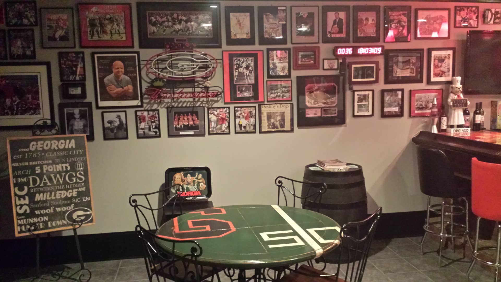 Photos: Georgia Fan Has One Of The Most Amazing Man Caves We've Ever ...