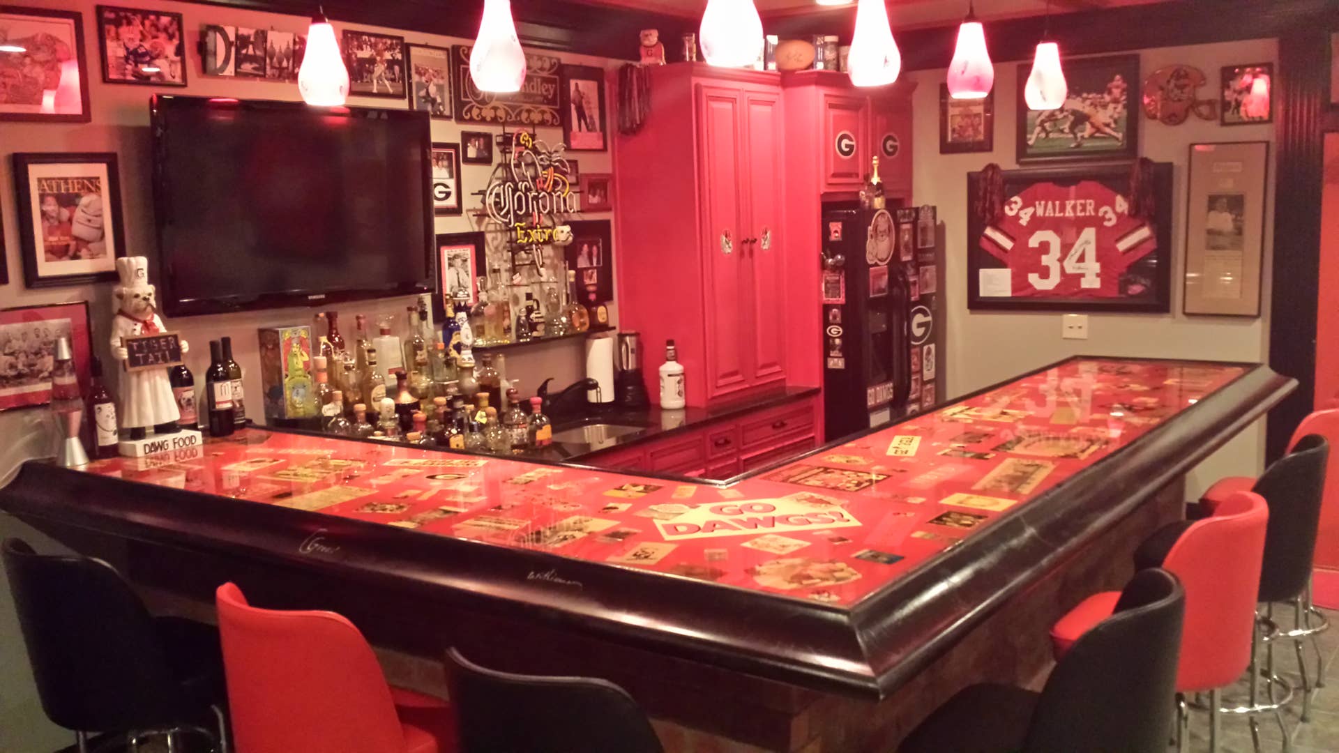 Photos: Georgia Fan Has One Of The Most Amazing Man Caves We've Ever ...