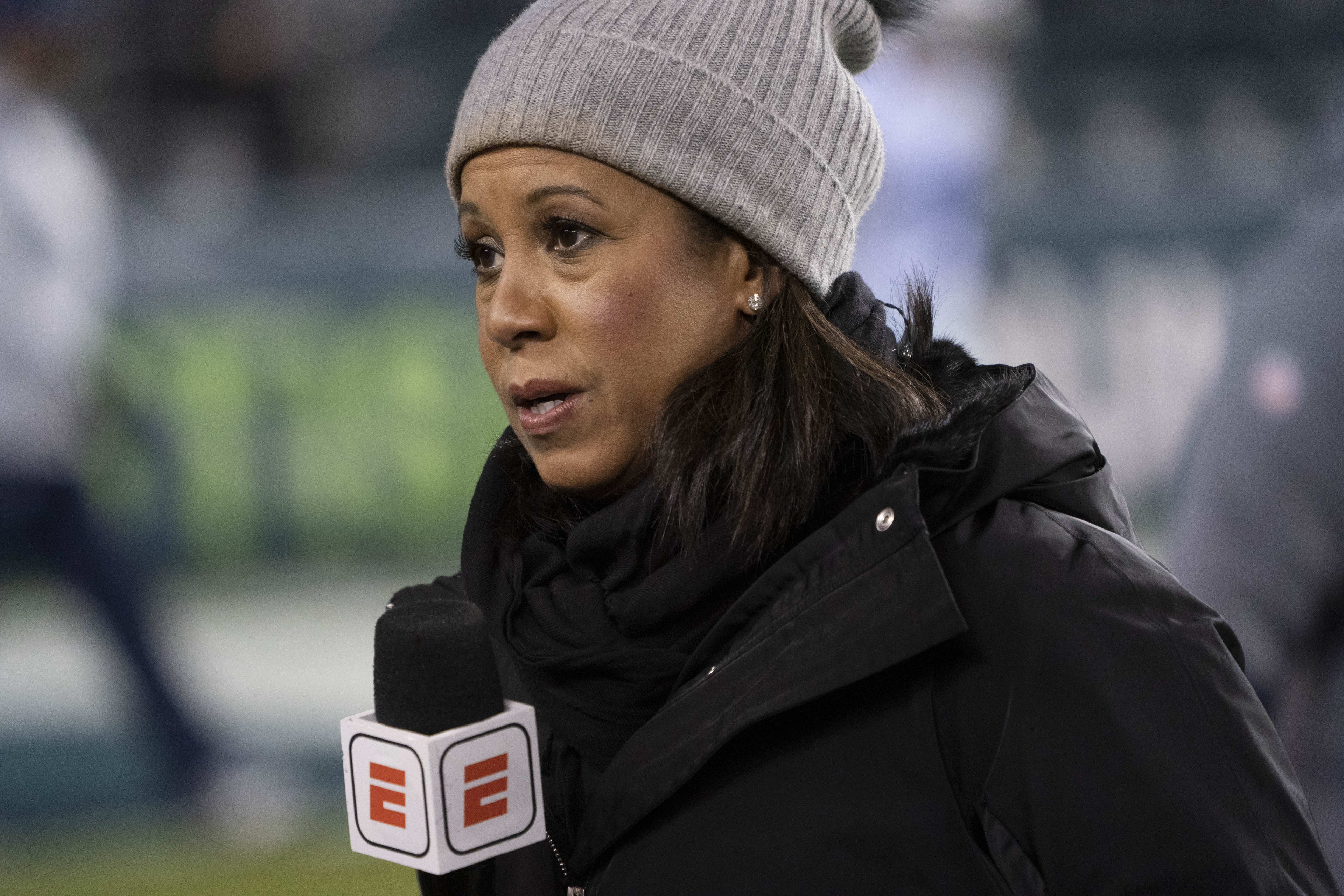 Veteran NFL Sideline Reporter Dealing With Difficult Family Situation ...