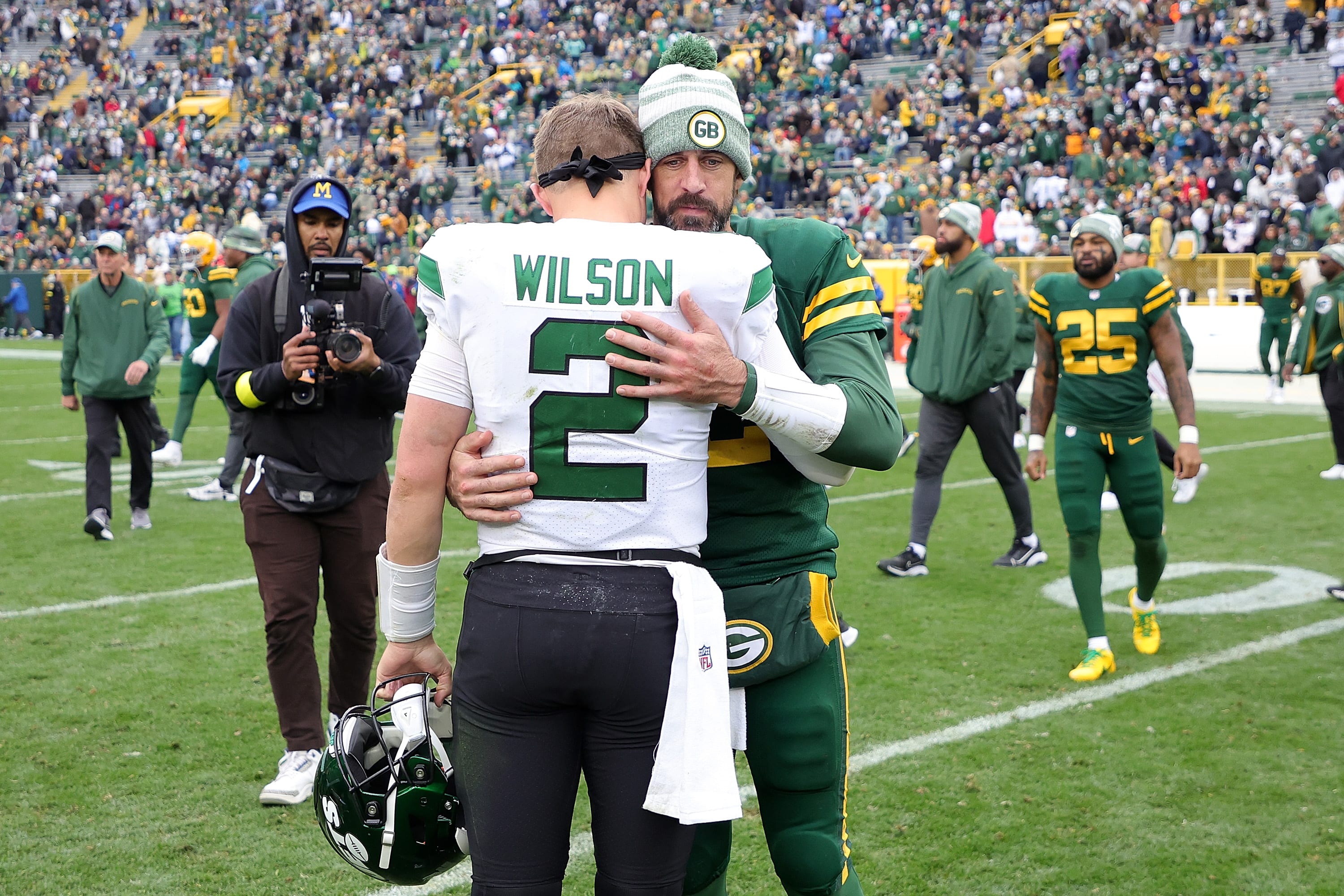 Adam Schefter Reveals Where Things Stand With Aaron Rodgers - The Spun