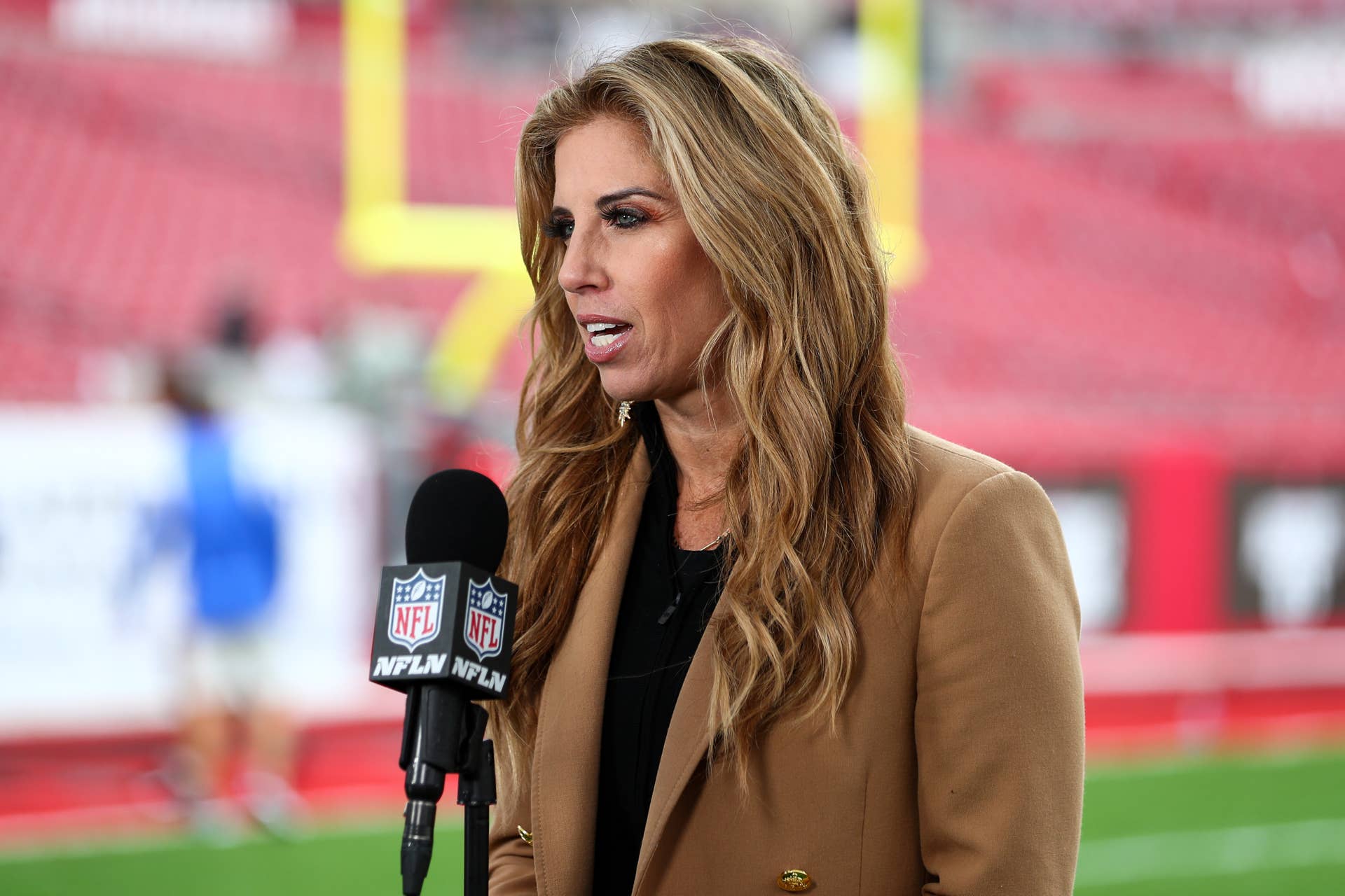NFL Sideline Reporter Suffers Gruesome Injury Before Kickoff - The Spun