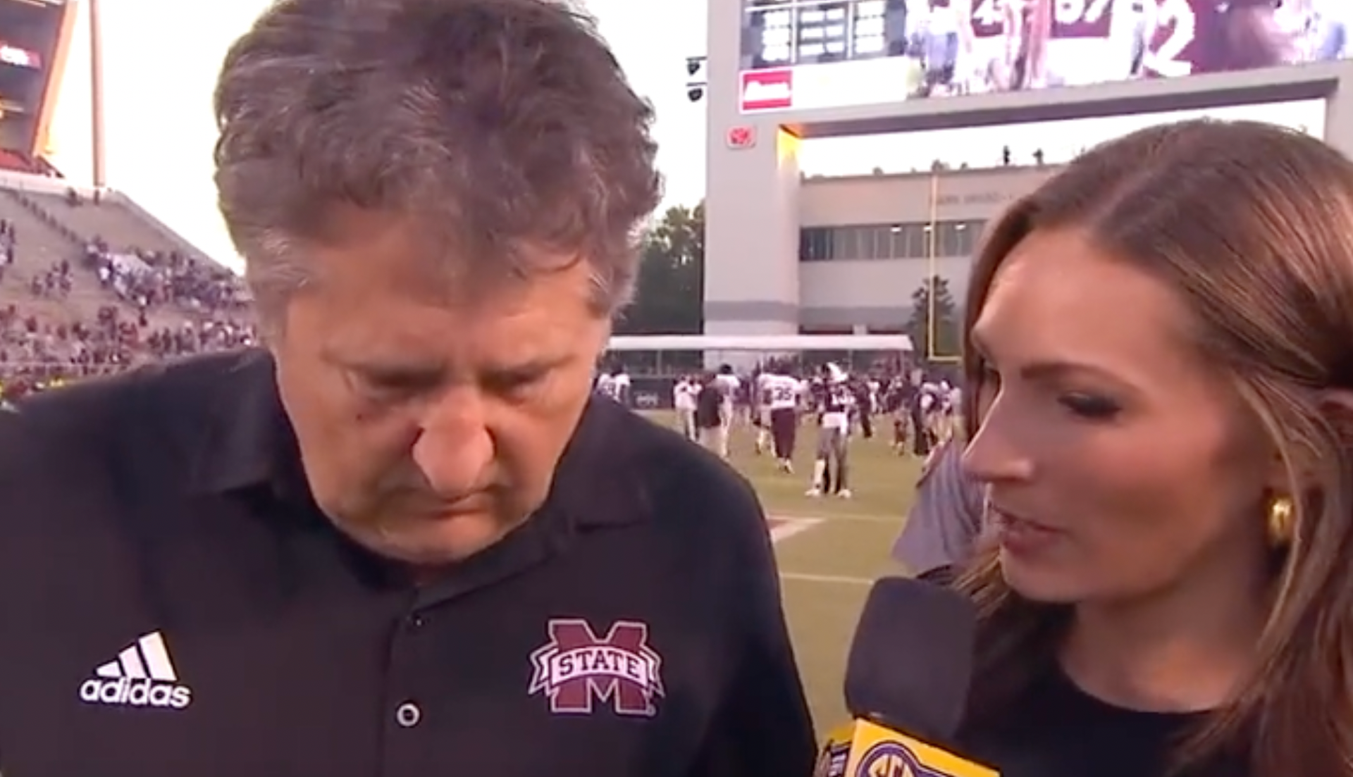 Look: Football World Reacts To Mike Leach's Wedding Advice - The Spun