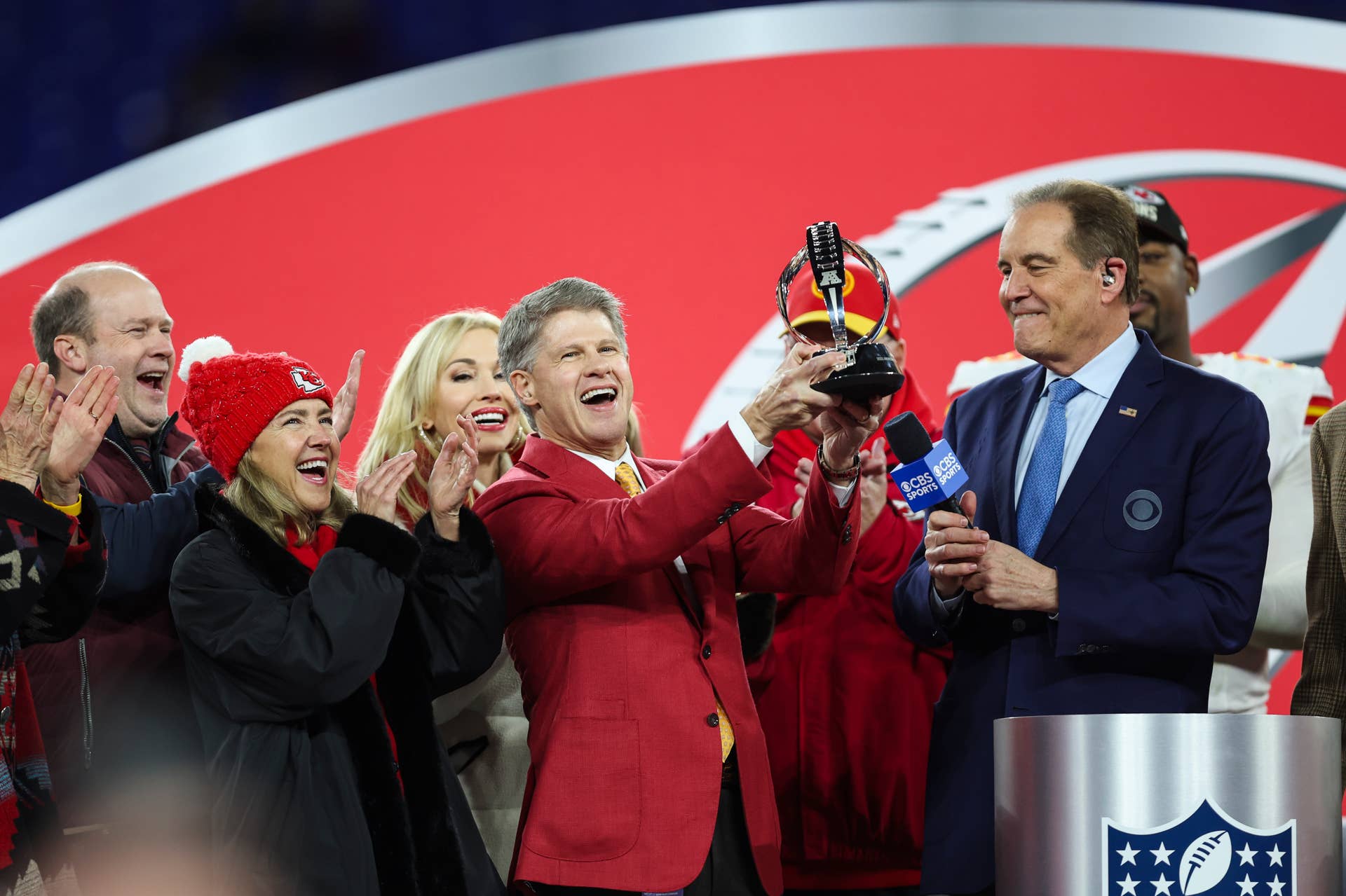 Report: Why Chiefs Players Gave Their Owner An "F" Grade - The Spun