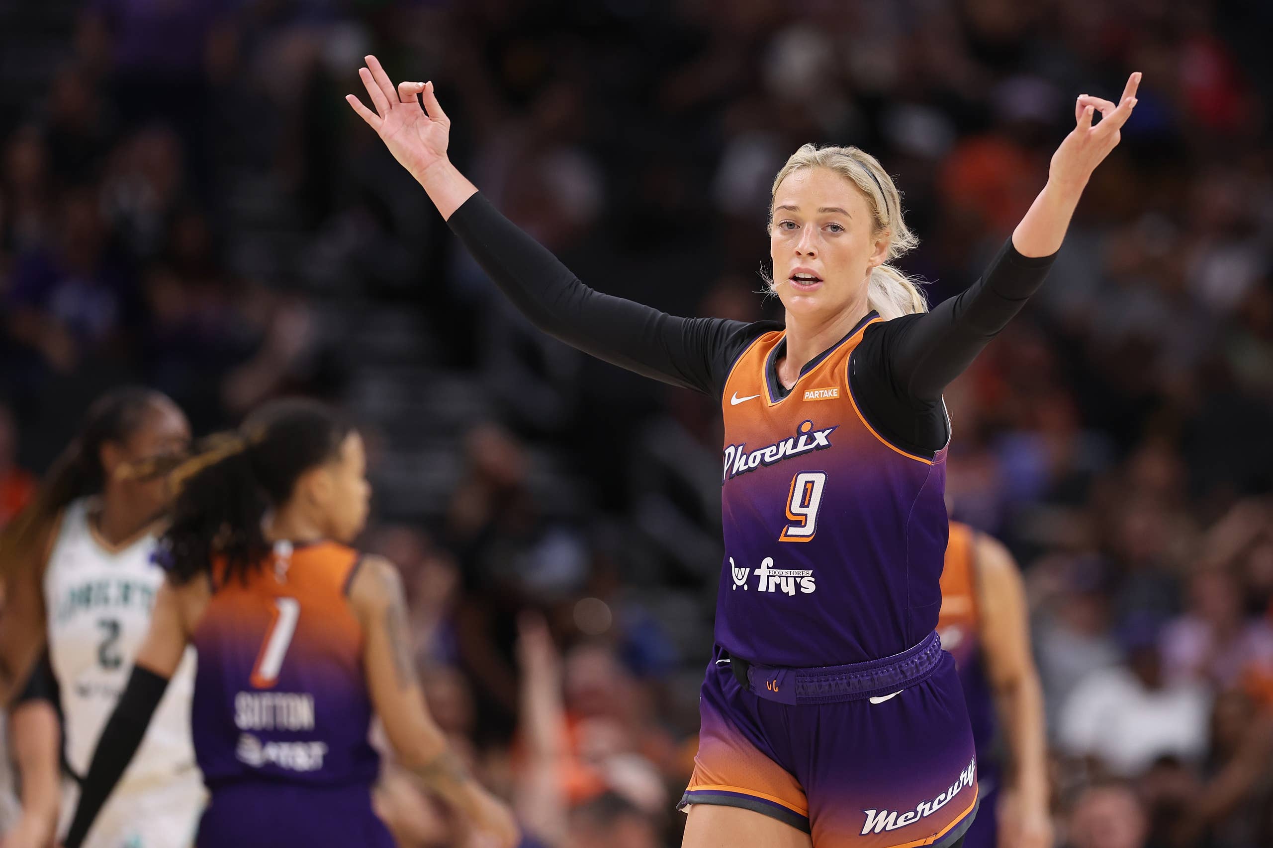 WNBA Star Sophie Cunningham Turns Heads With Risqu Cowgirl Outfit