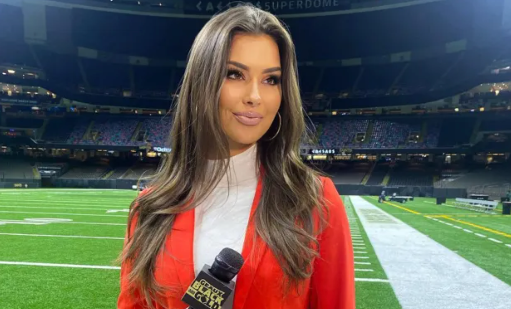'Stunning' College Football Sideline Reporter Goes Viral Before Season ...