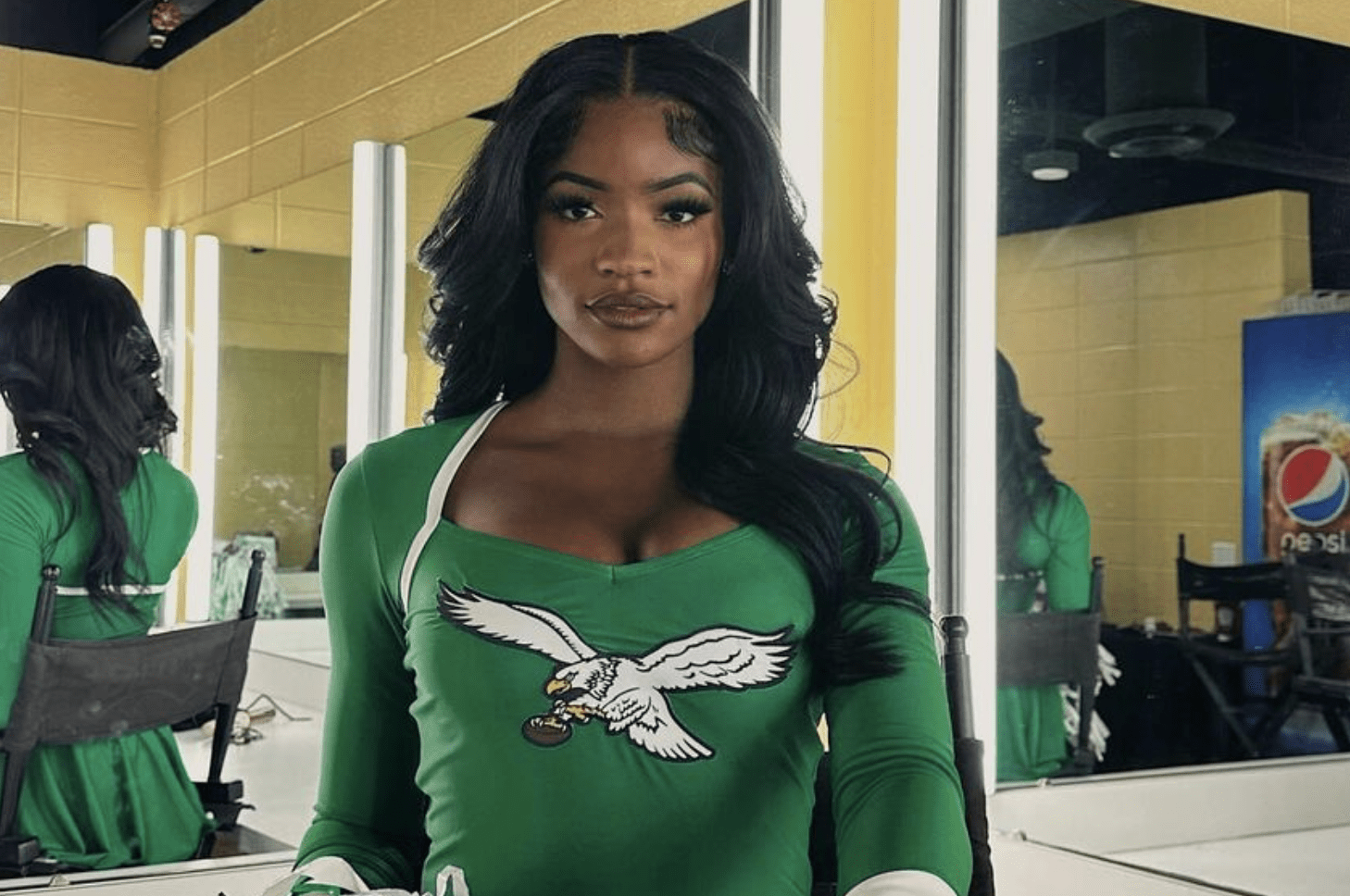 Eagles Cheerleader Turns Heads After White House Announcement - The Spun