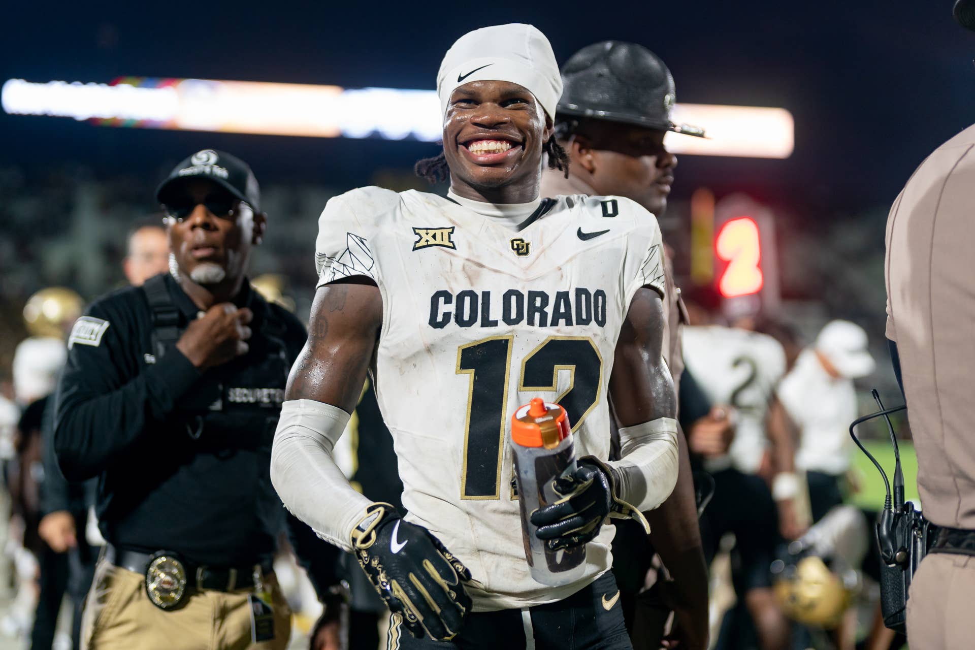 College Football Fans React To Travis Hunter's Viral GPA - The Spun