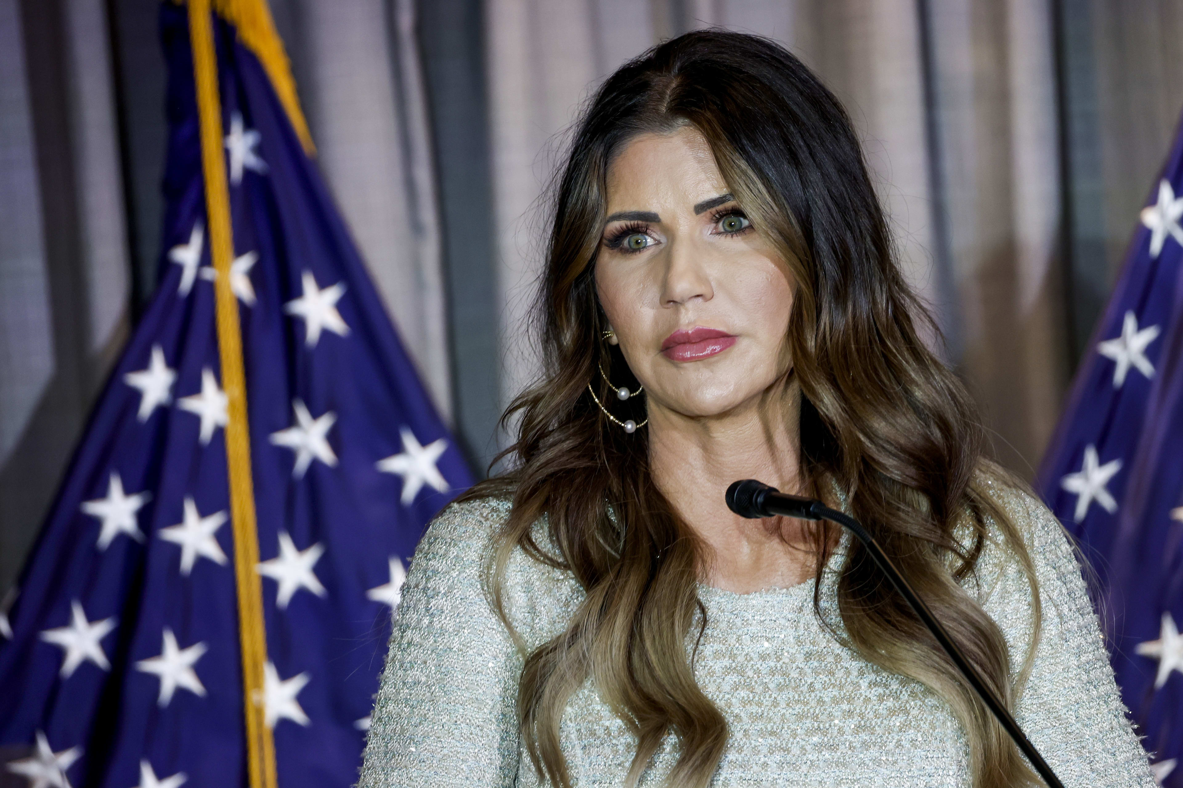 'Wow' - U.S. Homeland Security Secretary Stuns In Pink Dress - The Spun