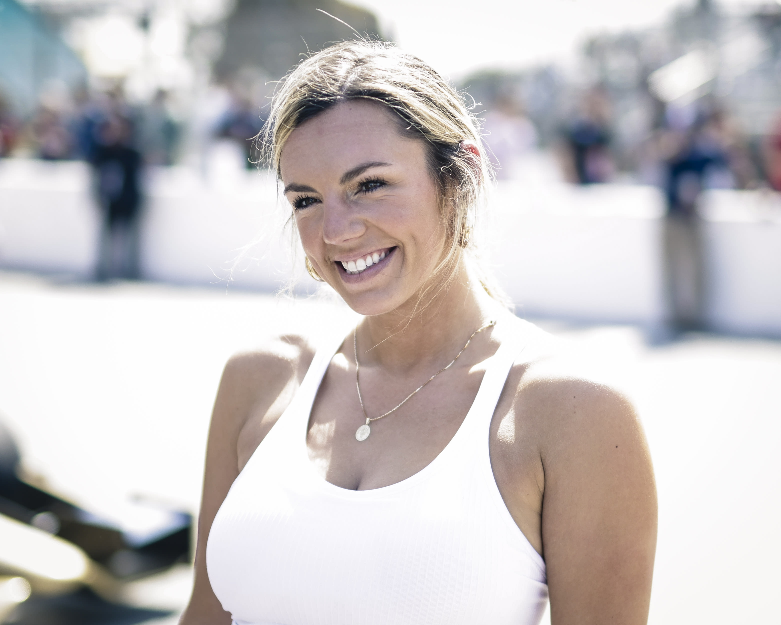 NFL Influencer Annie Agar Turns Heads With Swimsuit Photo - The Spun