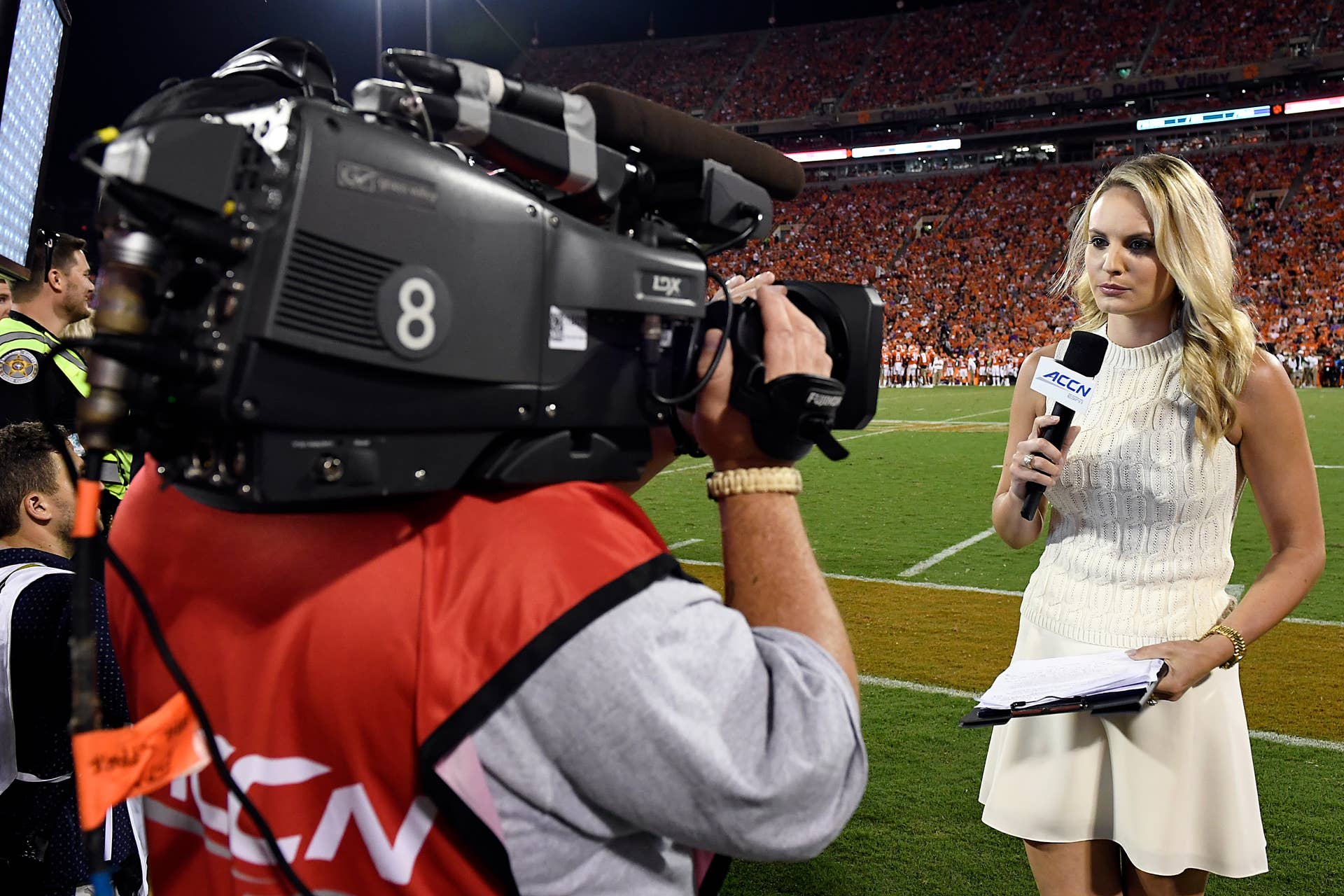 ESPN Reporter Turns Heads With Her Kentucky Derby Dress - The Spun