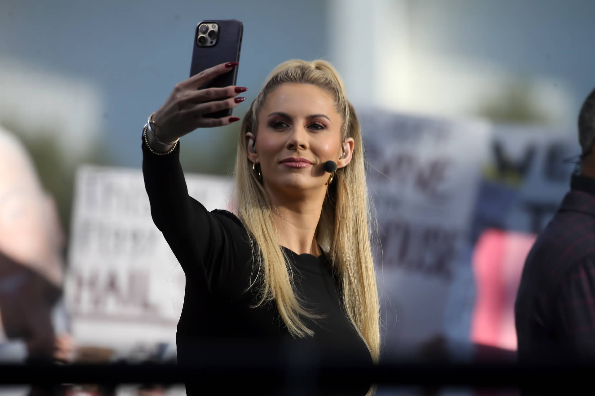 Laura Rutledge Suffered A Slight Wardrobe Malfunction During The ...