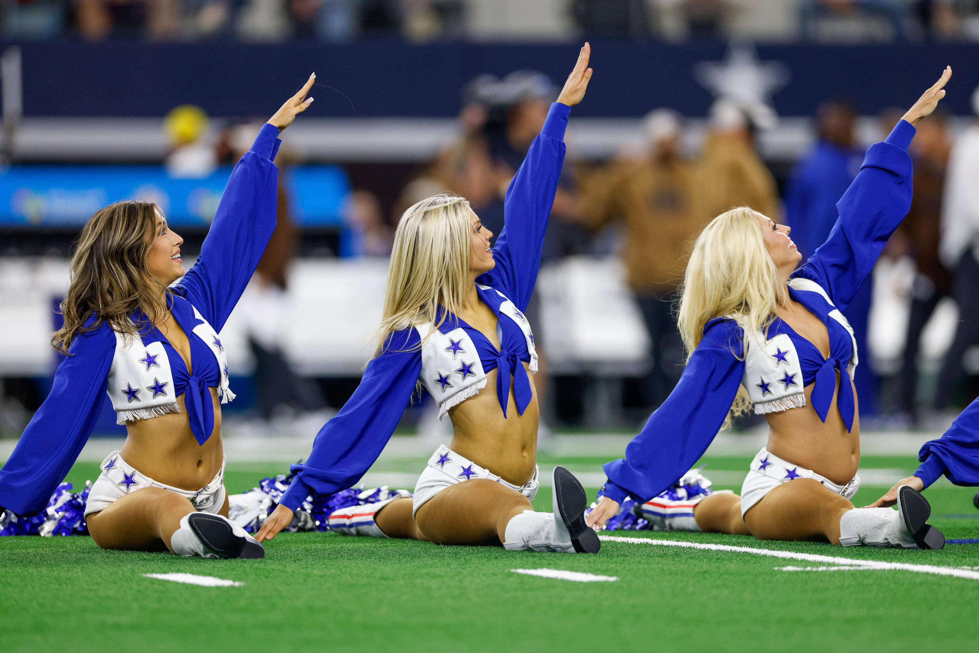 Cowboys Cheerleader Turns Heads With Las Vegas Swimsuit Photo - The Spun