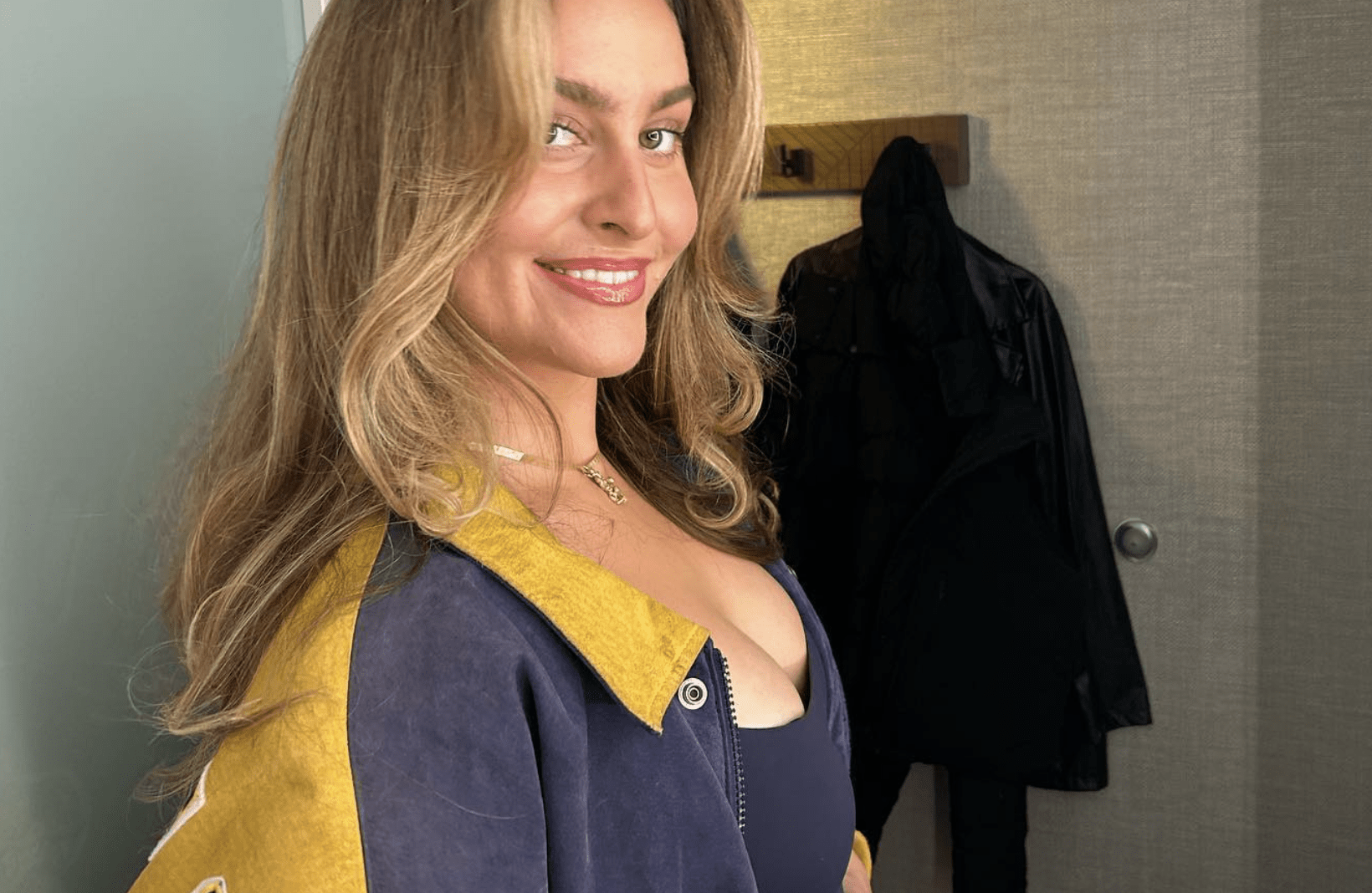 Jim Harbaugh's Daughter Poses For Graduation Photo In The Pool - The Spun