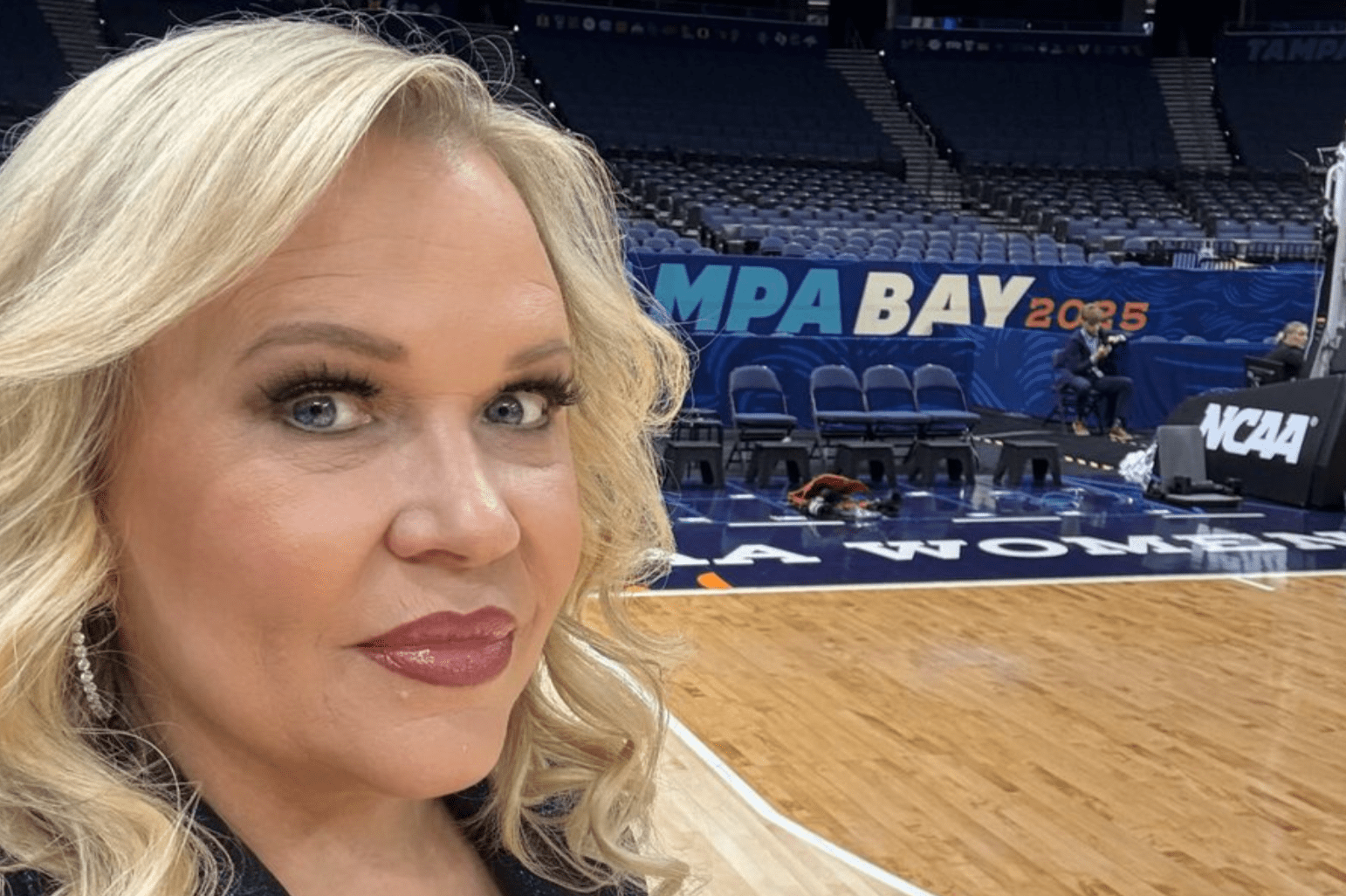 ABC Sideline Reporter Holly Rowe Took Heat For 'Inappropriate' Comment ...