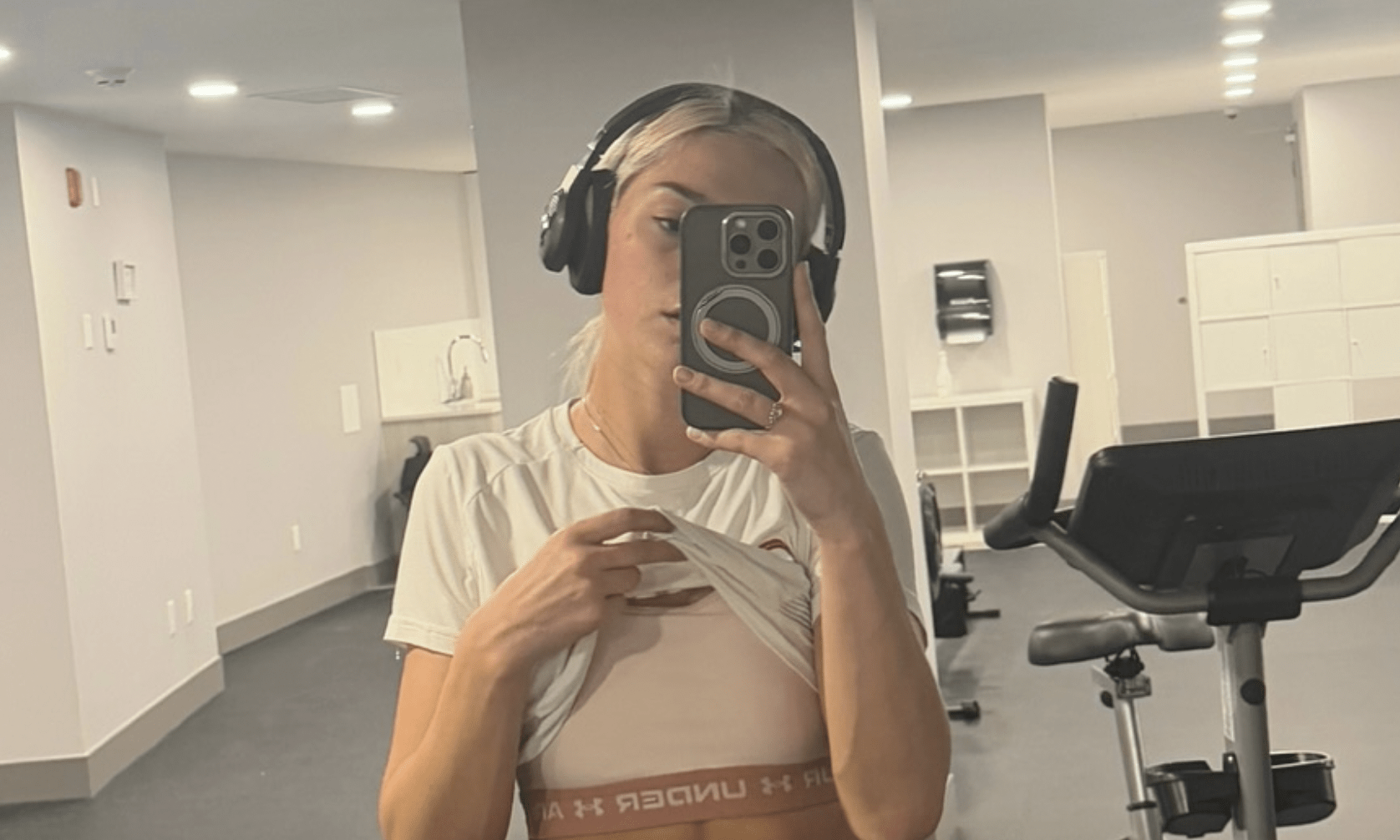 'Stunning' Olympian Goes Viral For Her Six-Pack Photo - The Spun