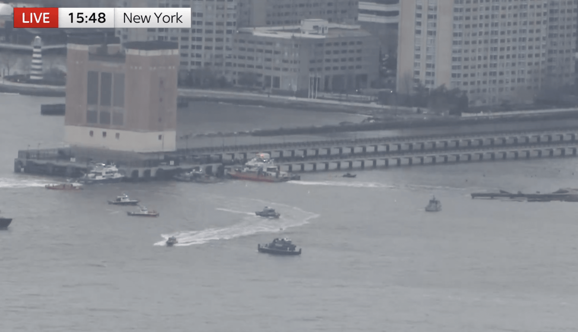 Video: Helicopter Crashes Into Hudson River - The Spun