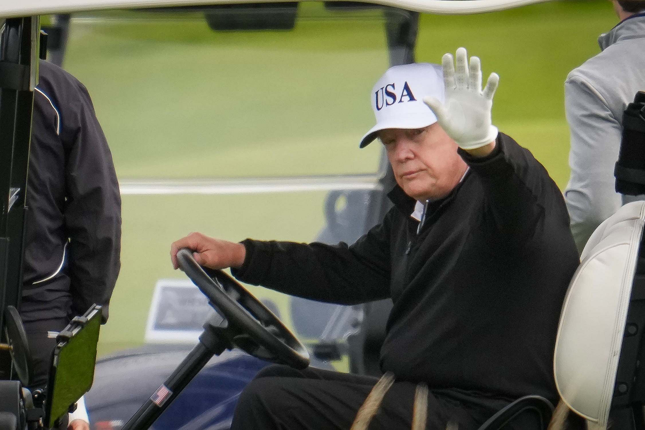 'Wow' - Photo Of President Trump's New Golf Cart Is Going Viral - The Spun