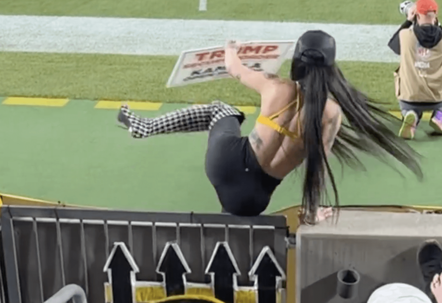 Woman Who Streaked At NFL's Sunday Night Game Has Been Identified - The ...