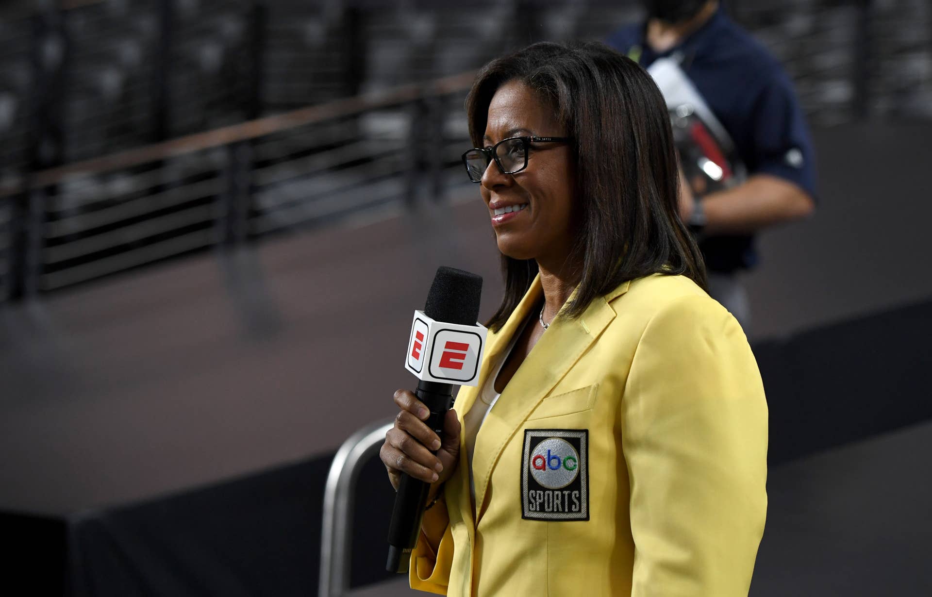 ESPN Asks For Prayers For Sideline Reporter Lisa Salters - The Spun