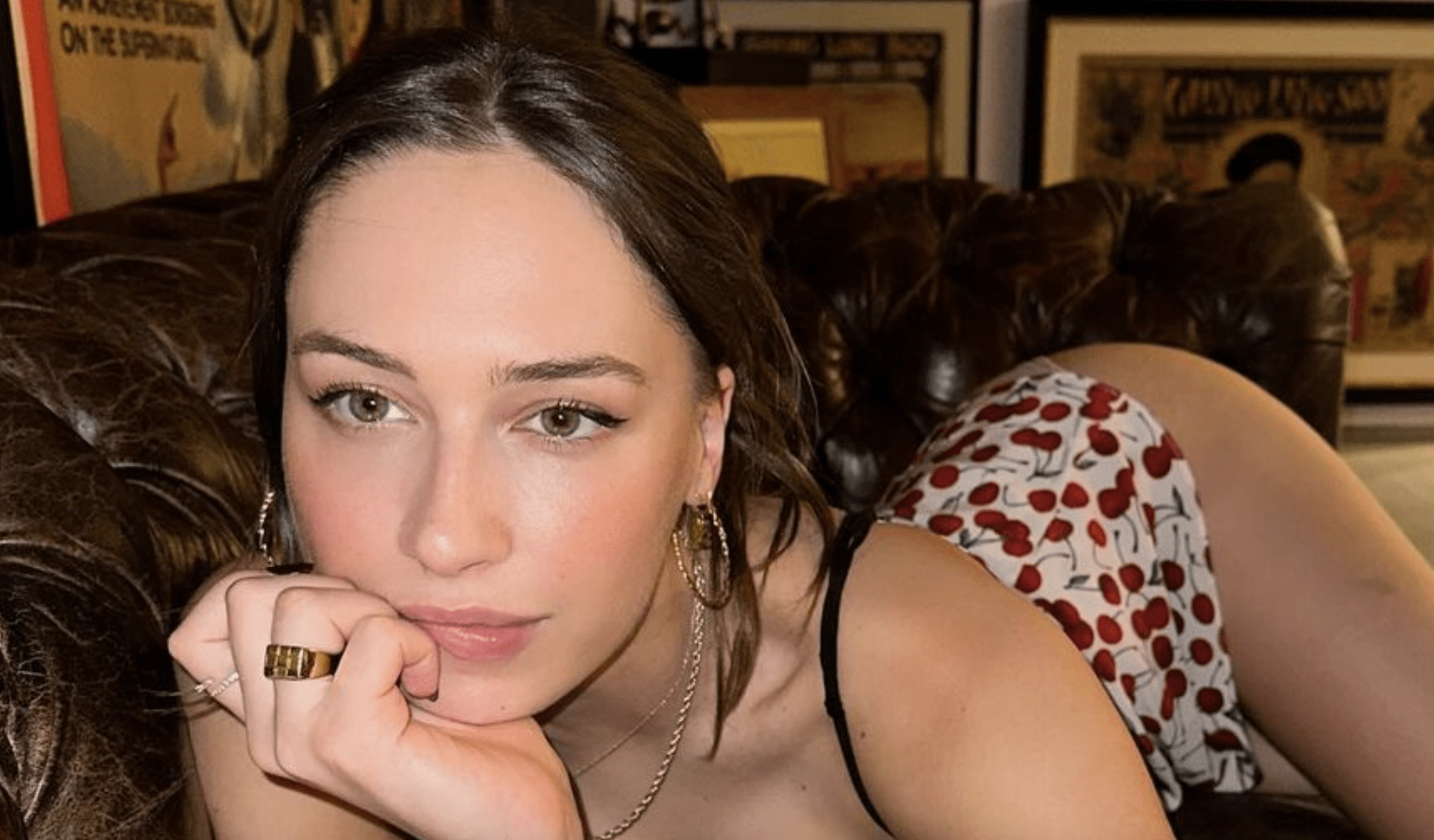 Jason Sudeikis' Girlfriend Shares Jaw-Dropping Lingerie Photo - The Spun