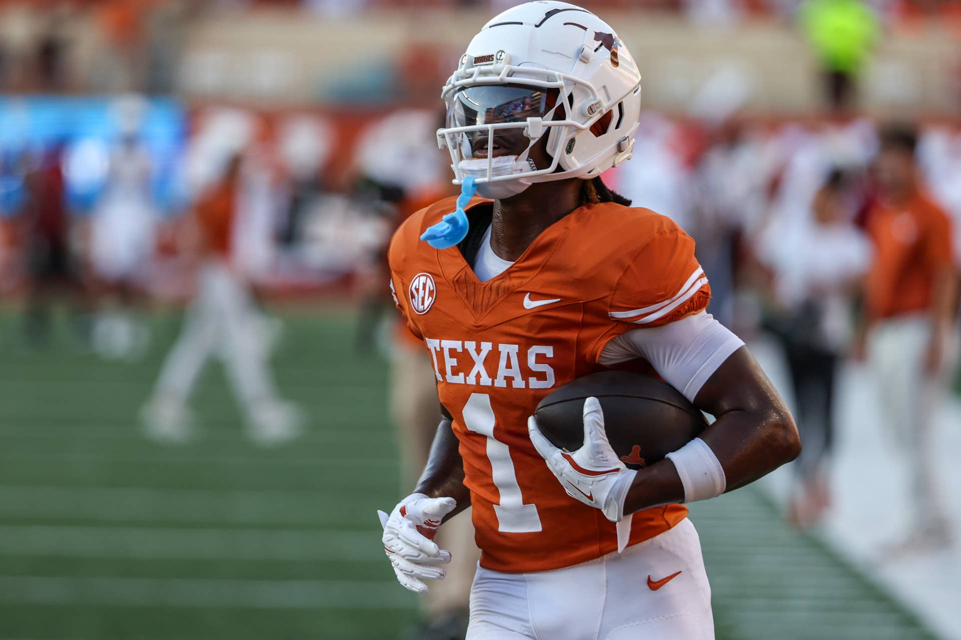 Former 5-Star Recruit Leaves Texas During Final Month Of Regular Season ...