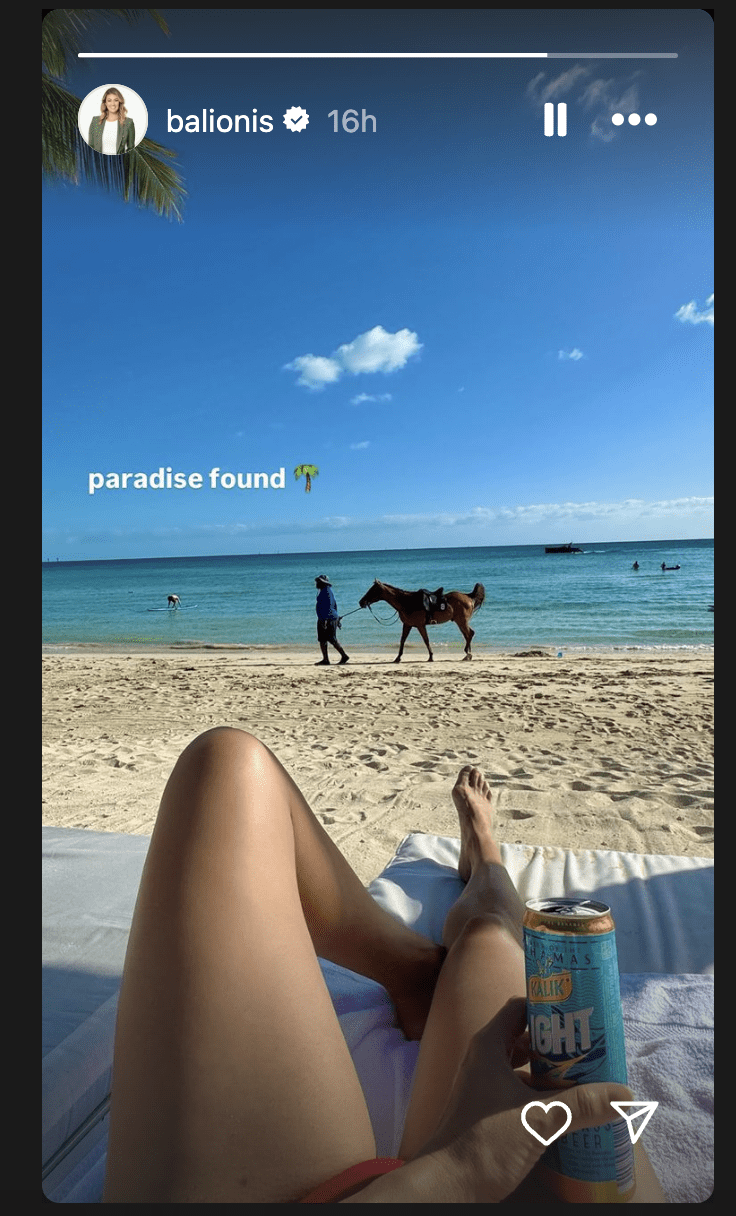 CBS Reporter Amanda Balionis Turns Heads With Swimsuit Photo - The Spun