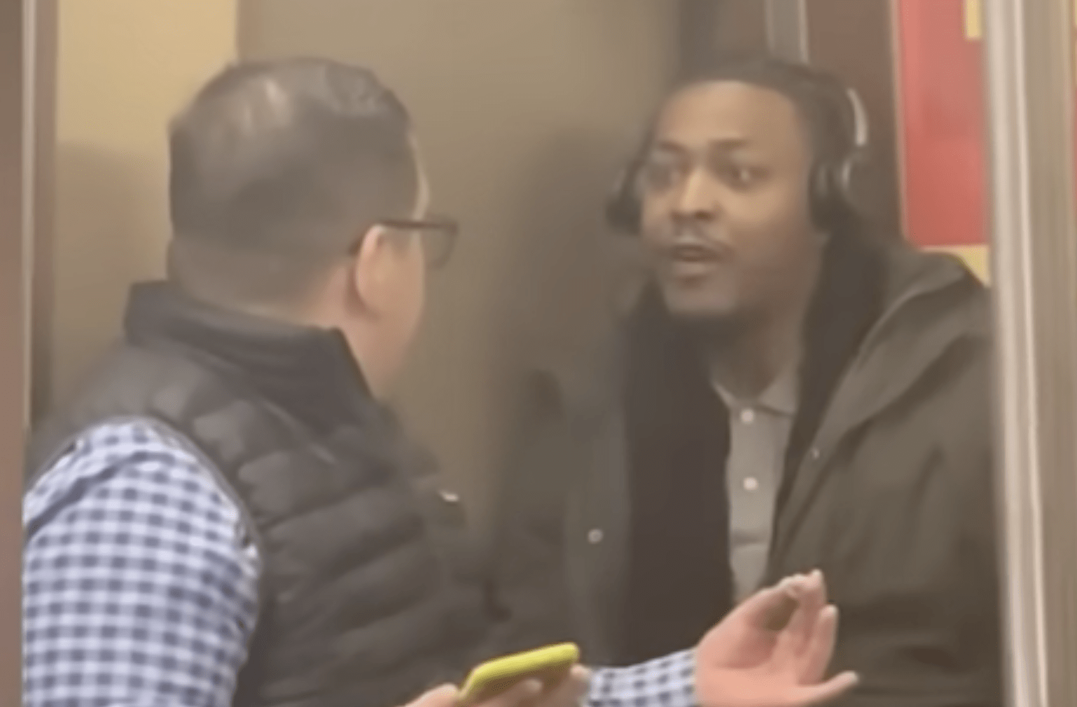 Video: Heated Confrontation On NYC Subway Turns Violent Quickly - The Spun