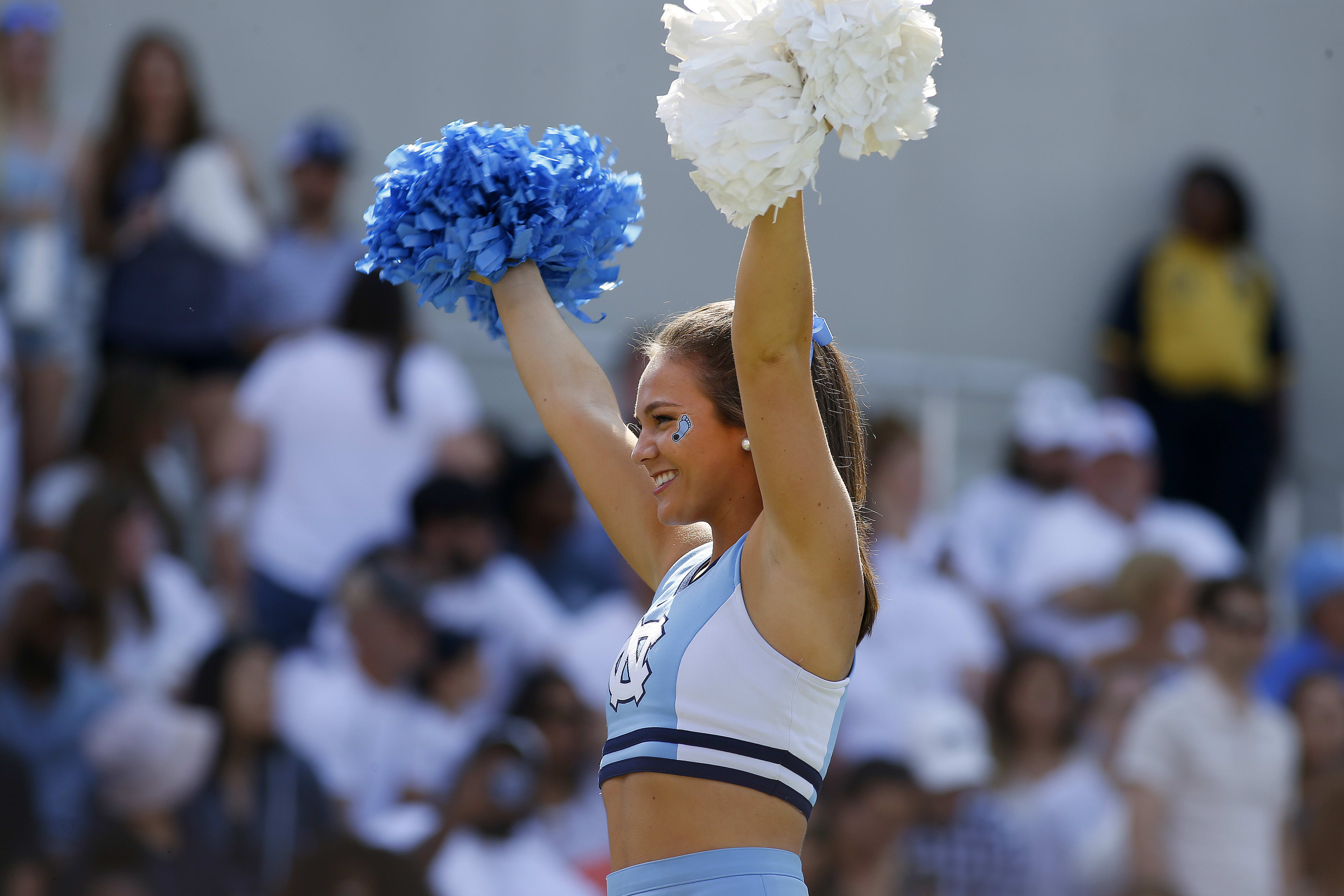 UNC Cheerleader Grabs Attention Before Bill Belichick's First Game - The Spun