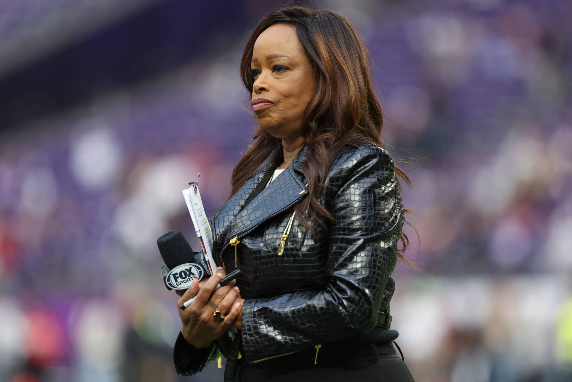 NFL Fans Worried About Veteran Sideline Reporter On Sunday - The Spun