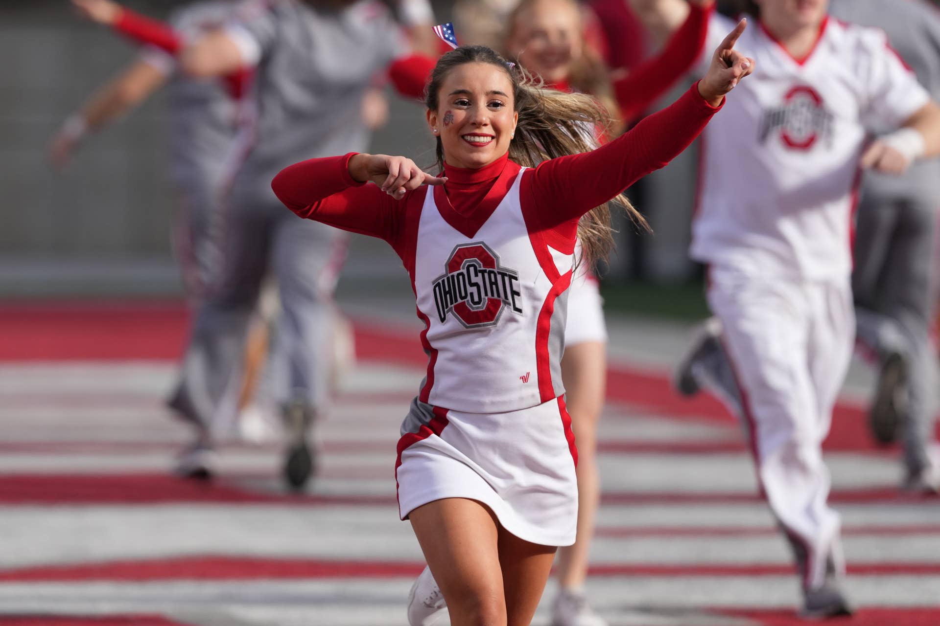 'Stunning' Ohio State Cheerleader Turned Heads With Swimsuit Photo ...