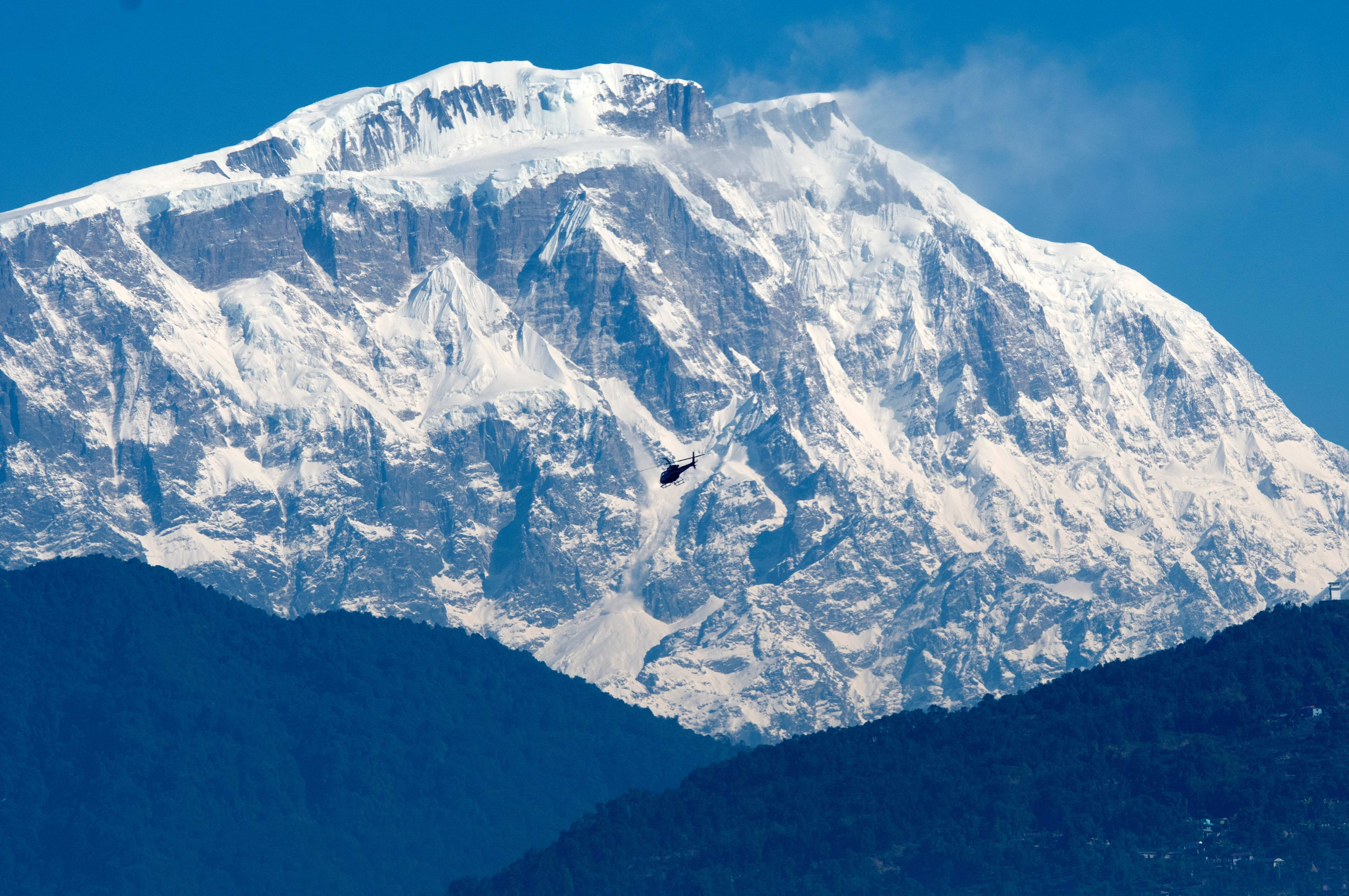 U.S. Issues 'Warning' After Two Deadly Avalanches - The Spun