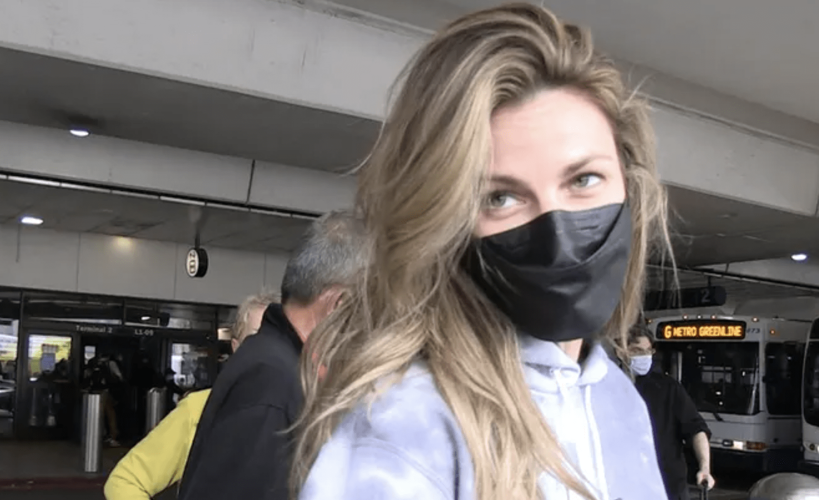 NFL Reporter Criticized For Still Wearing Mask In 2025 - The Spun