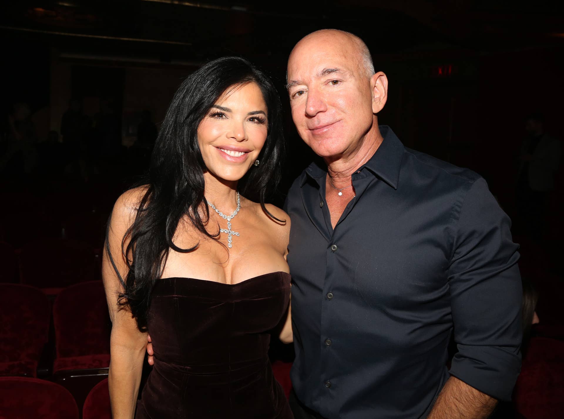 'Classless' - Jeff Bezos' Girlfriend Criticized For Her Skiing Outfit ...
