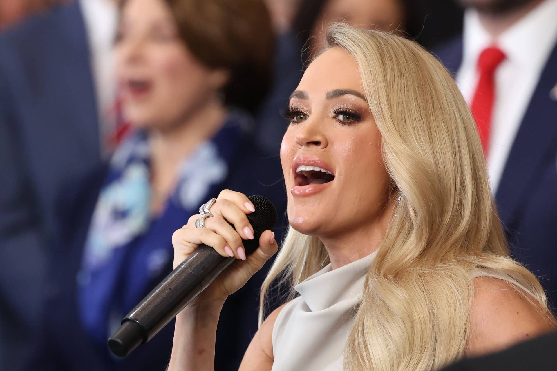 NFL Fans Are Split On Carrie Underwood's New Look Tonight - The Spun