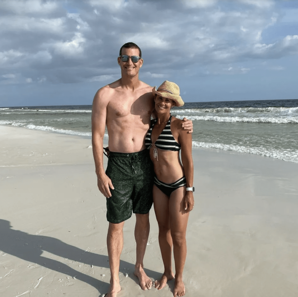 CBS Sideline Reporter Tracy Wolfson Turns Heads With Swimsuit Photo - The Spun