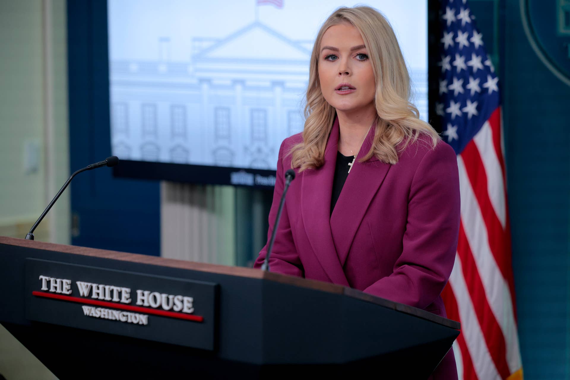 President Trump's Press Secretary Turns Heads In Leopard-Print Outfit ...