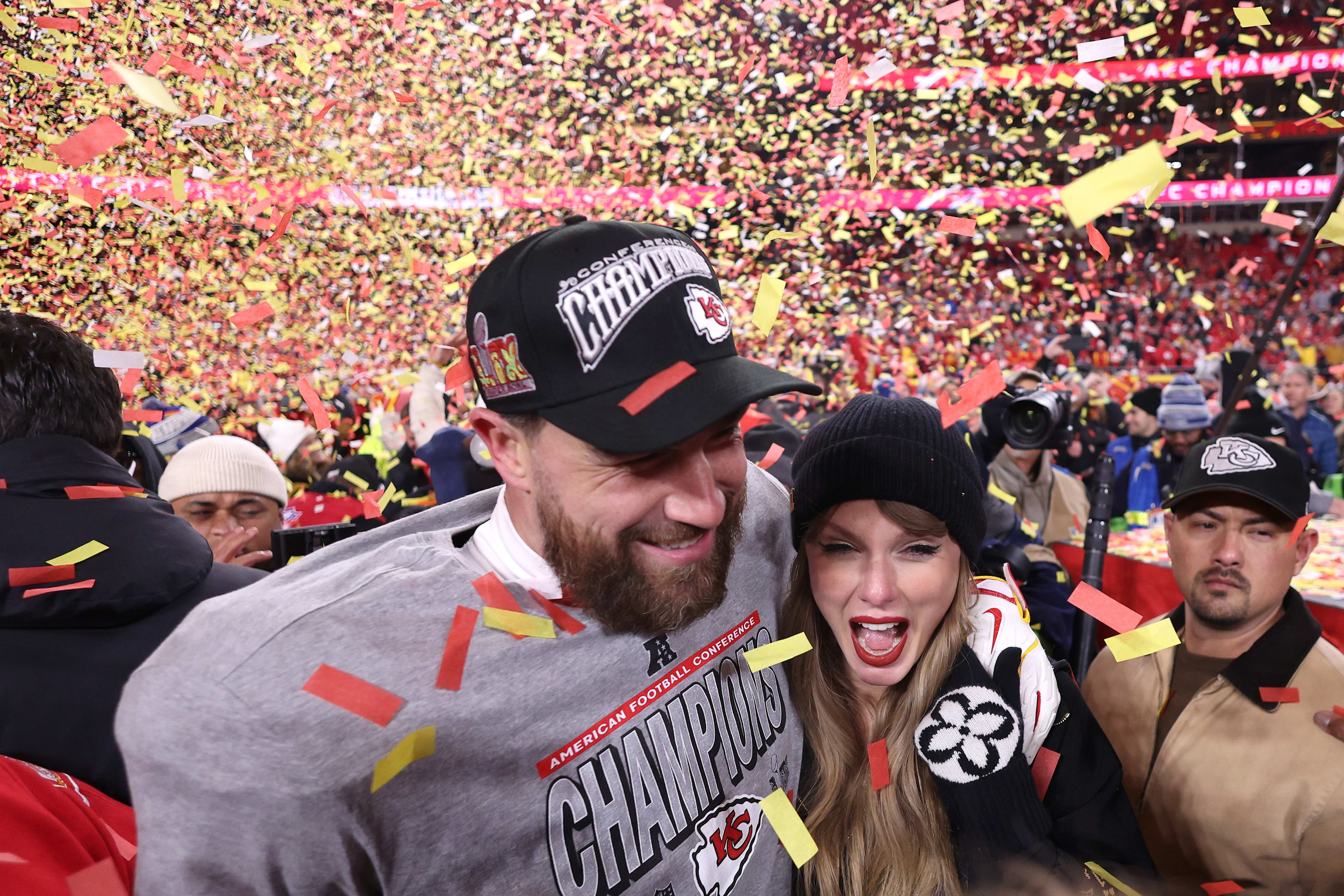 Travis Kelce, Taylor Swift Broke Guiness World Record On Day Of Engagement - The Spun