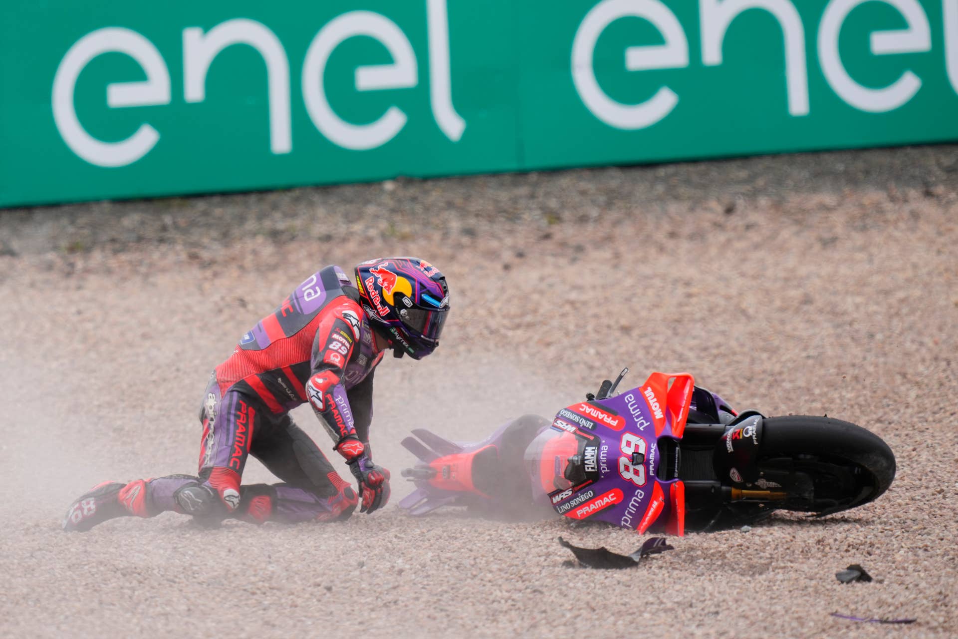 Motorcycle Racer Suffers Multiple Fractures In Terrifying Crash - The Spun