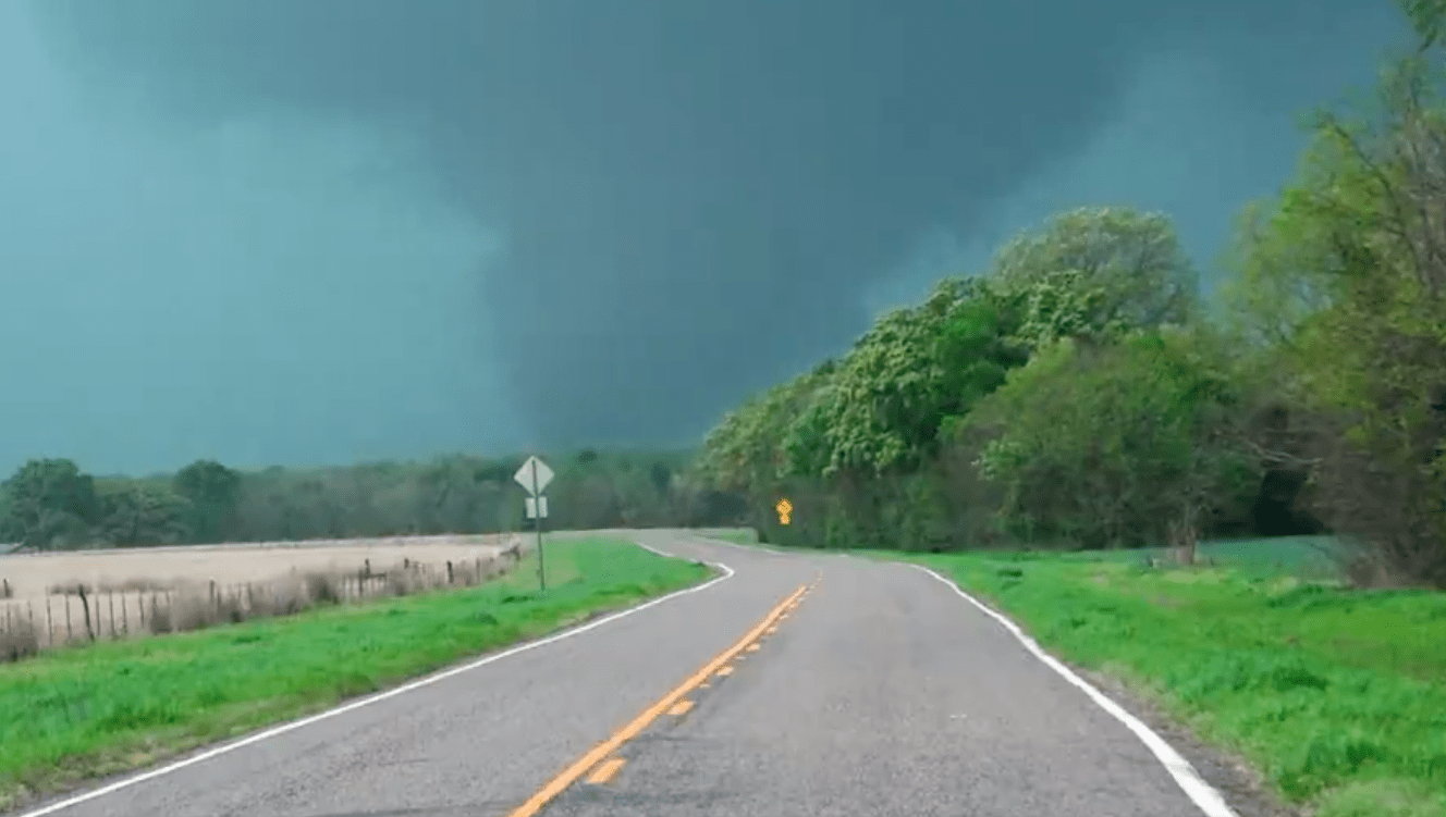 'Incredible' Video Of Rare Thundersnow Is Going Viral - The Spun