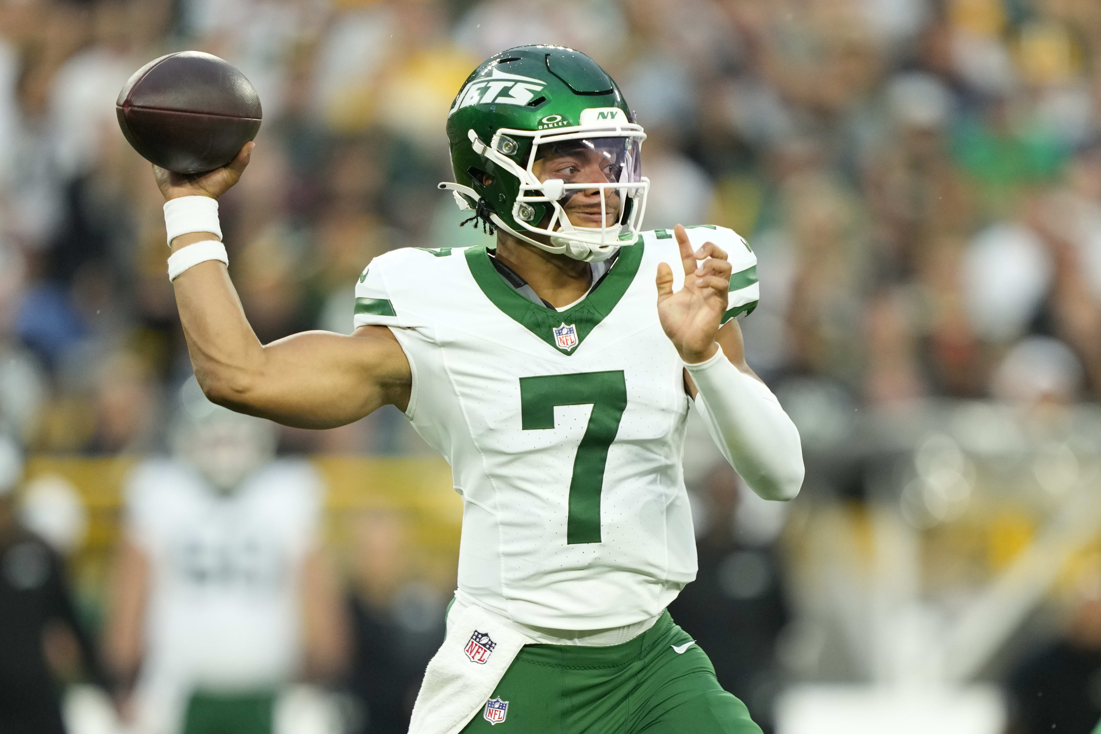 Jets Announce Justin Fields' Status For Week 3 vs. Buccaneers - The Spun