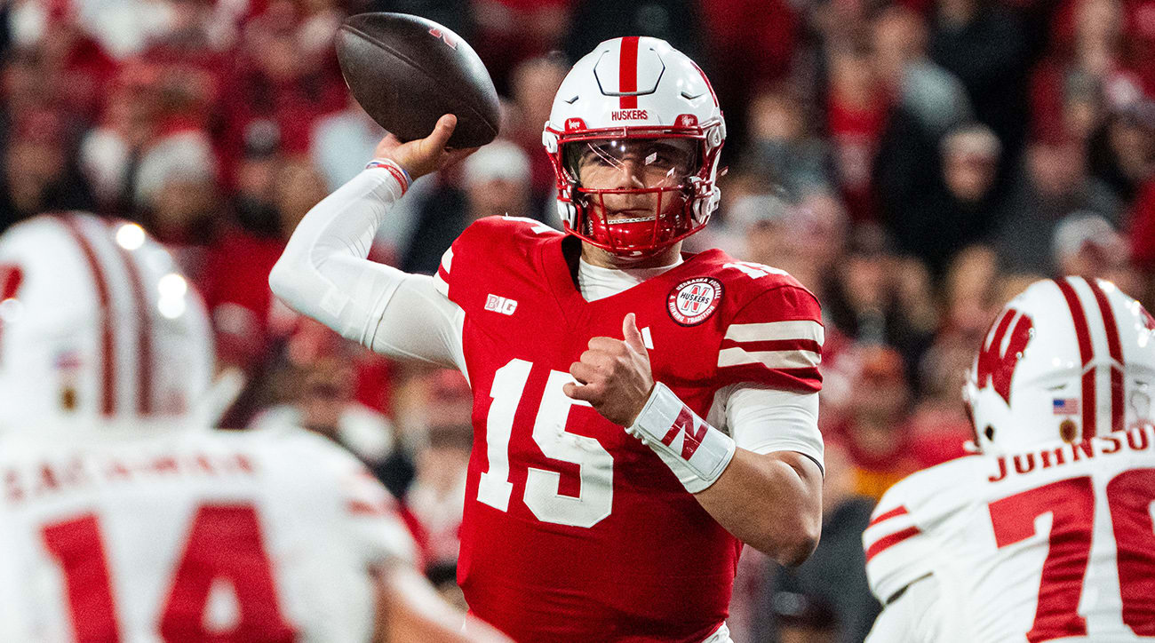 Bill Belichick, Girlfriend Go Viral In Beach Workout Video - The Spun