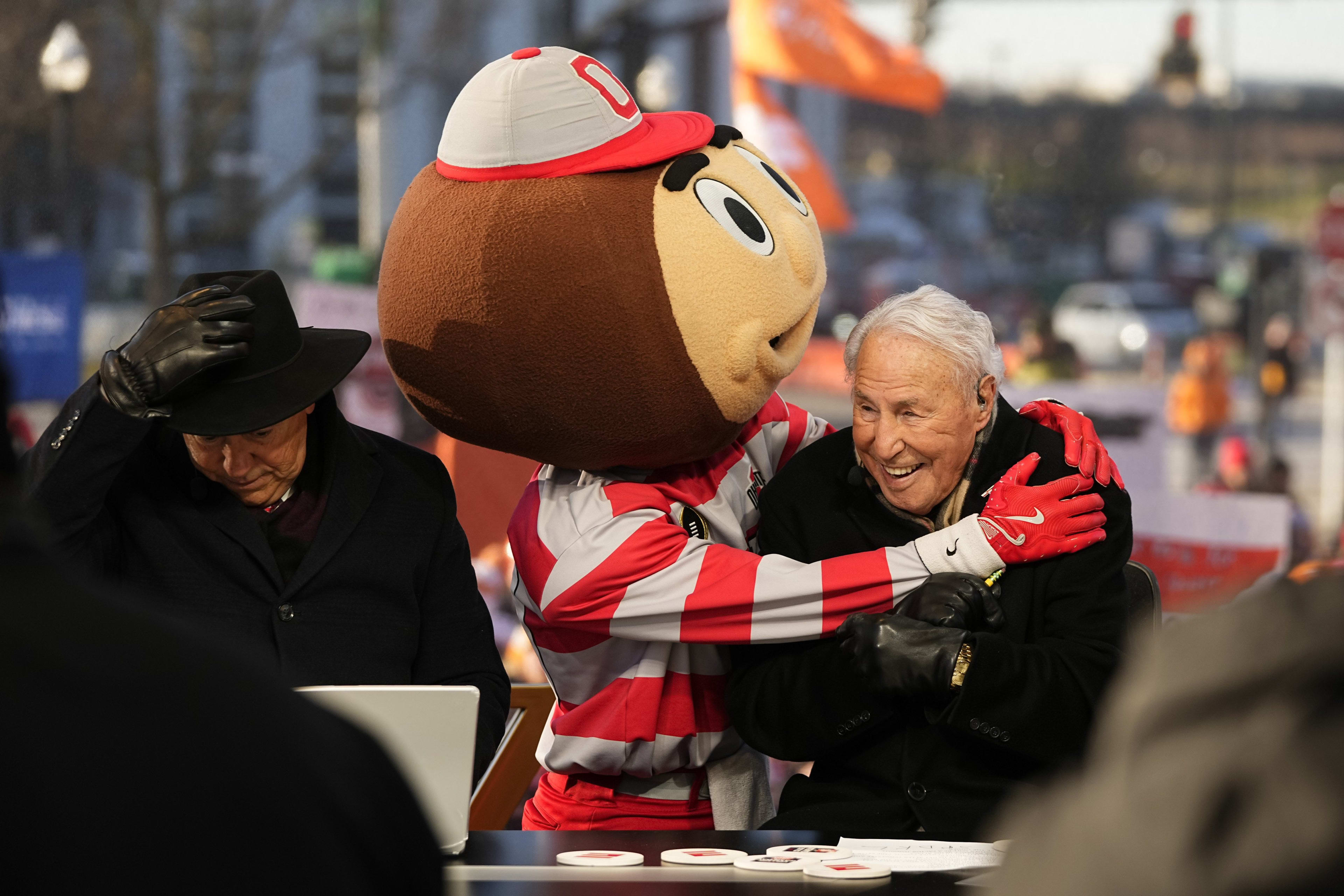 Lee Corso's Just Made His Final Headgear Pick On 'College GameDay ...